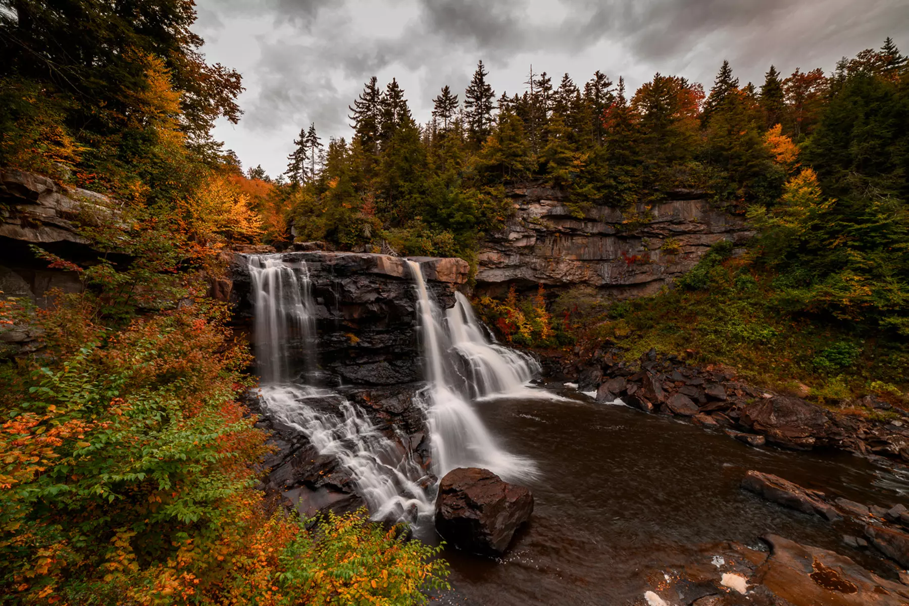 Blackwater Falls yn y cwymp