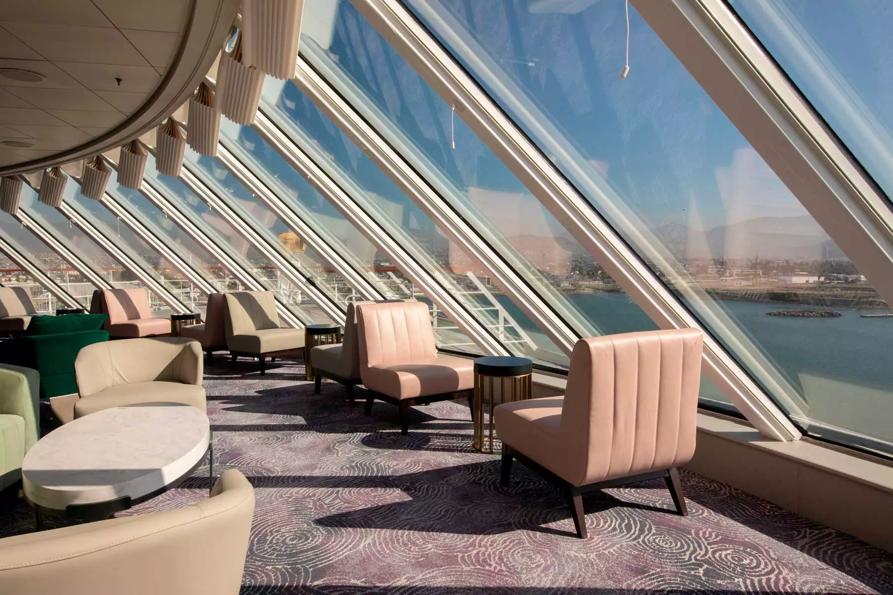 Crystal Cruise кемесі, Serenity's Palm Court мейрамханасының залы