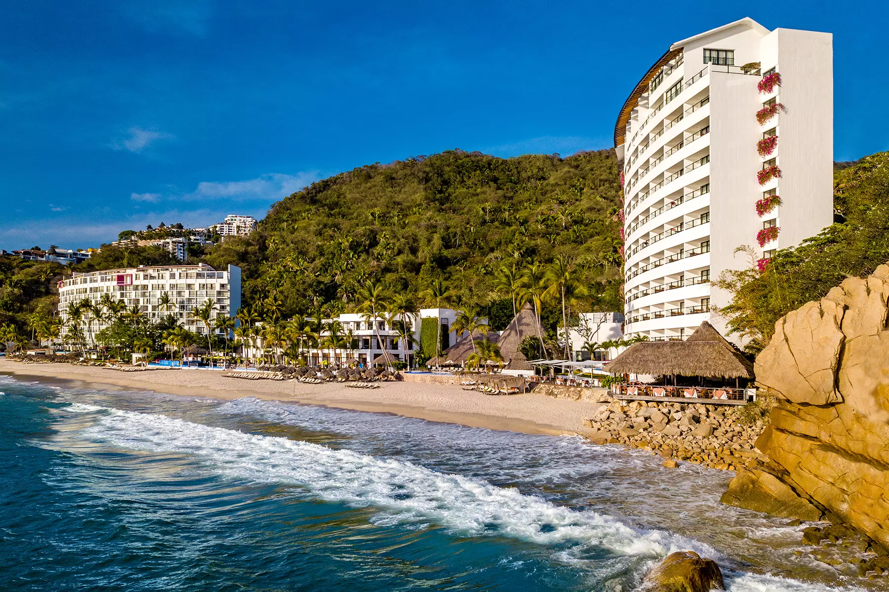 Hyatt Ziva Puerto Vallarta vom Strand aus gesehen