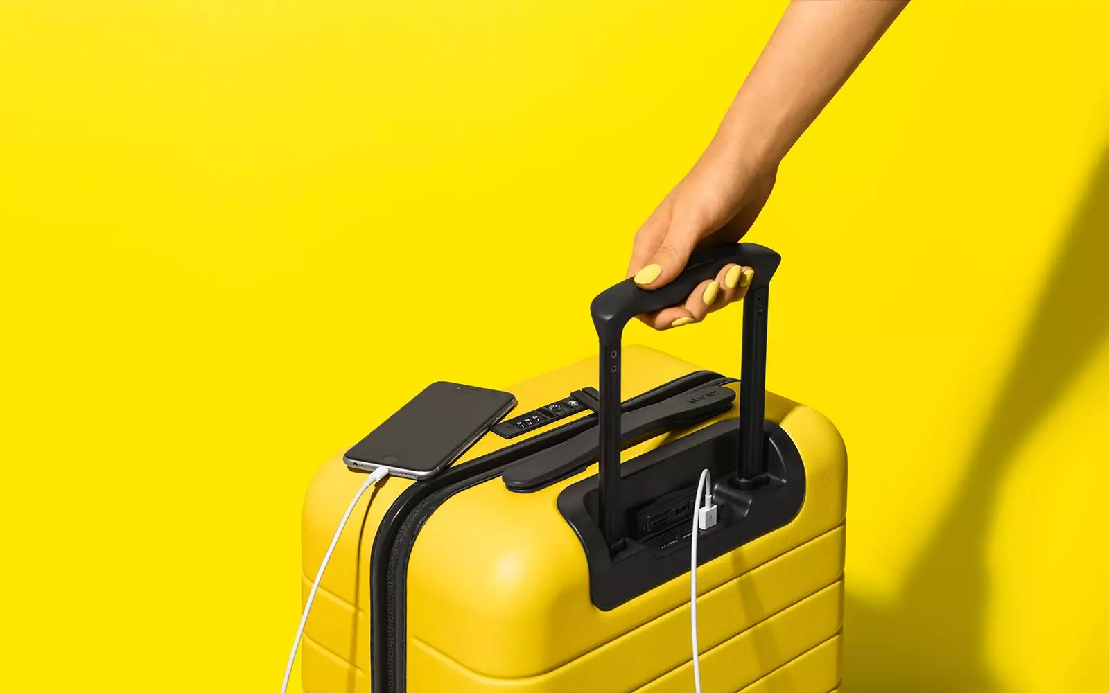 Багаж в гостях Миньоны Гадкий Я 3 Багаж в желтом стиле