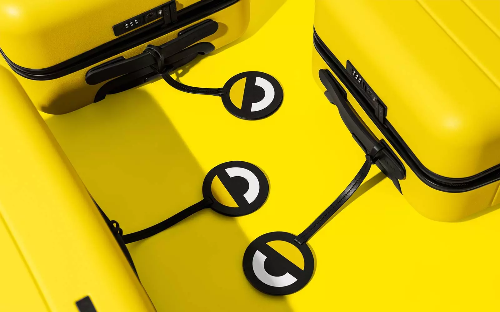 ກະເປົ໋າເດີນທາງບໍ່ໄກ Minions Despicable Me 3 luggage collaboration yellow style