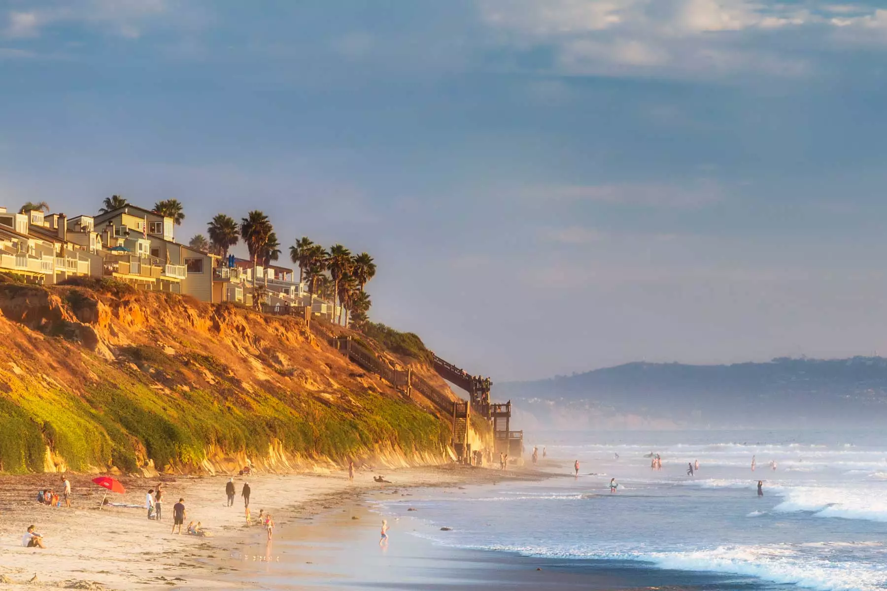 Vanhu vachinakidzwa neSouth Carlsbad State Beach muCarlsbad, CA