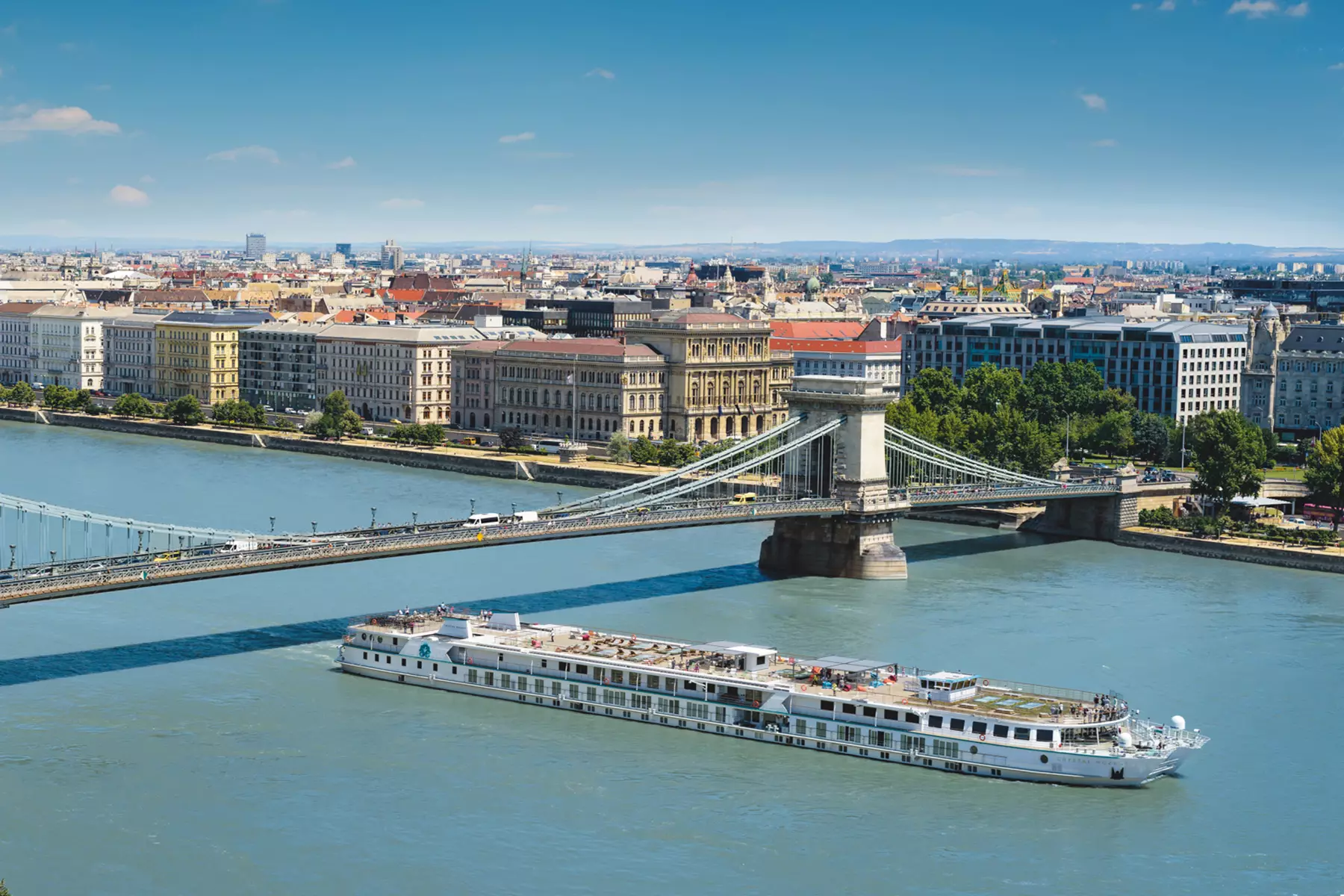Vedere aeriană a Crystal Mozart de Crystal Cruises din Budapesta