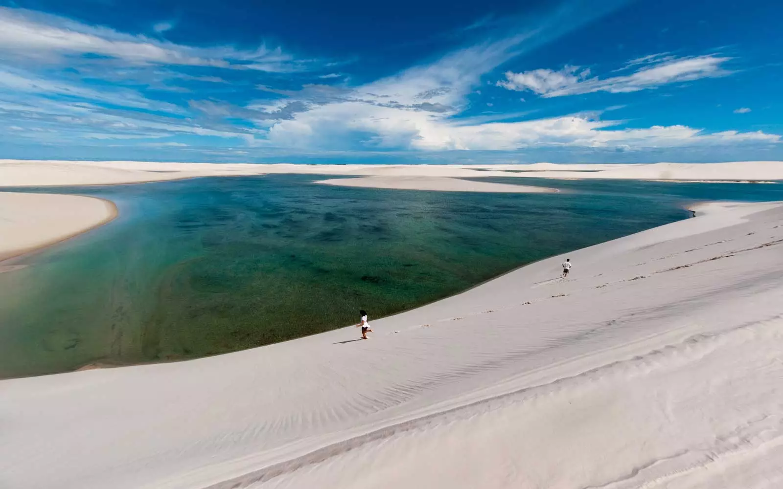 Сини лагуни Бразилски песочни дини Националниот парк Ленсоа Маранхенс