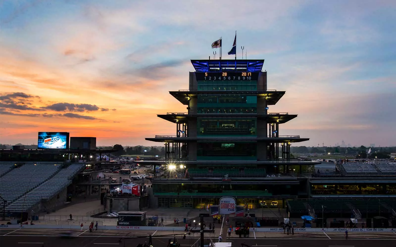 Celkový pohľad na Panasonic Pagoda na Indianapolis Motor Speedway v Indianapolis, IN