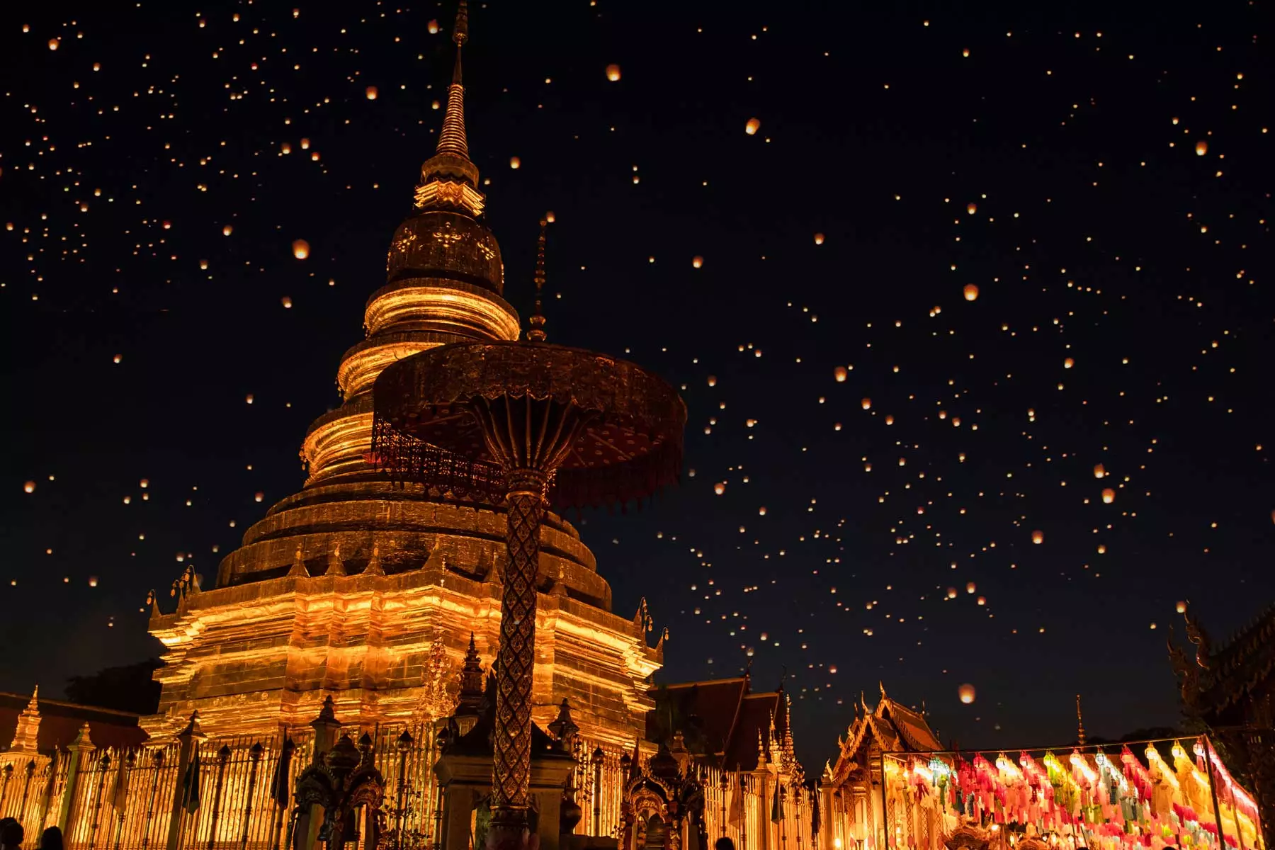 Тайландның төньягында матур вакыйга Лот кратонг фестивале, Таиландтагы фонарь фестивале