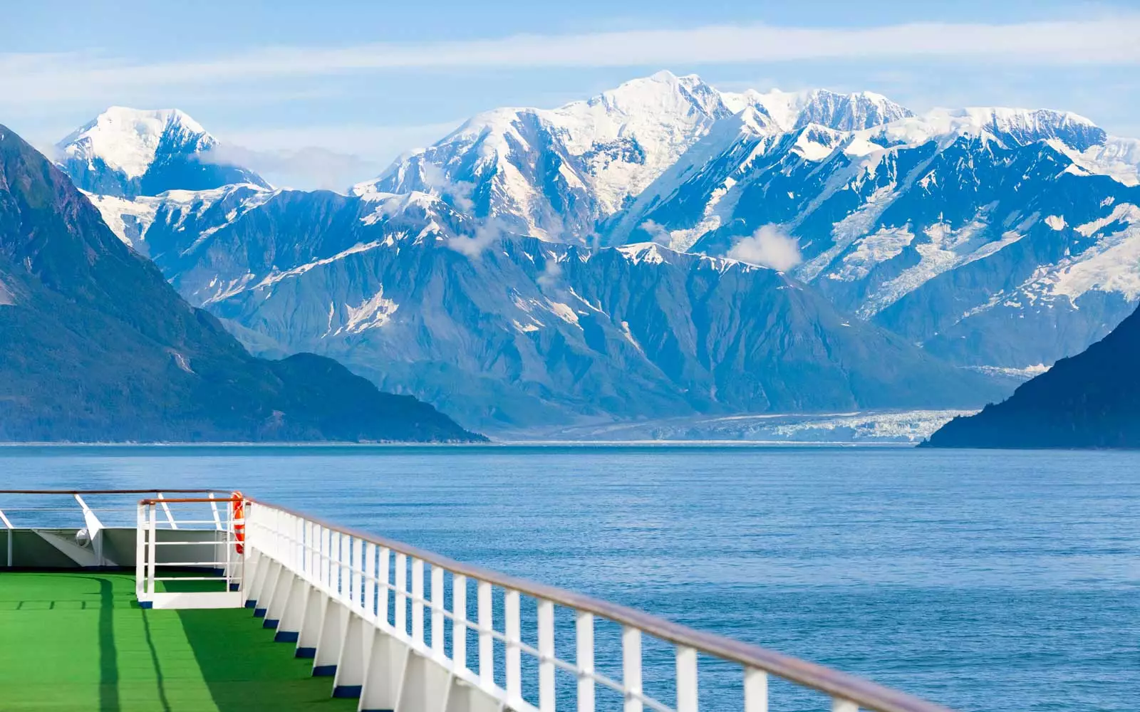 Gletser Hubbard lan gunung-gunung sing ditutupi salju ing cedhak rantai elias lan wilayah Yukon - Alaska