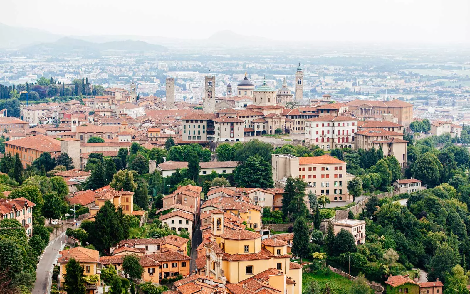 Luftbild der Altstadt von Bergamo, Lombardei, Italien