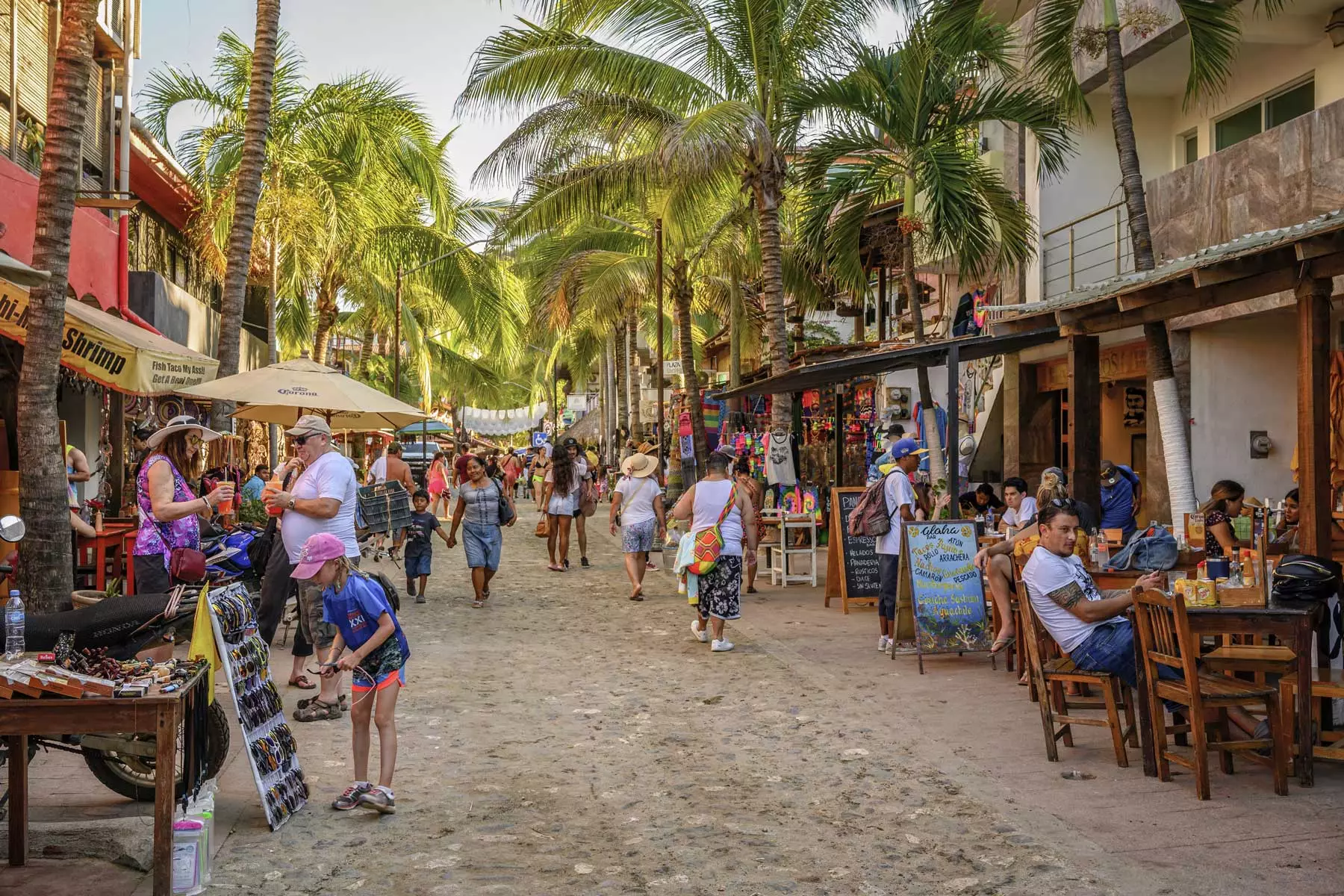 Restaurante en winkels in Sayulita, Riviera Nayarit, Mexiko