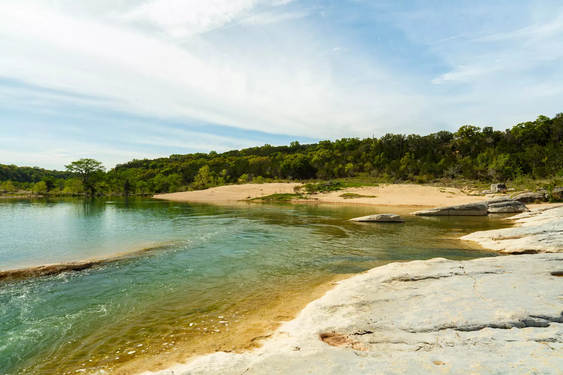 A Pedernales-vízesés természeti szépsége a Texas Hill Countryban.