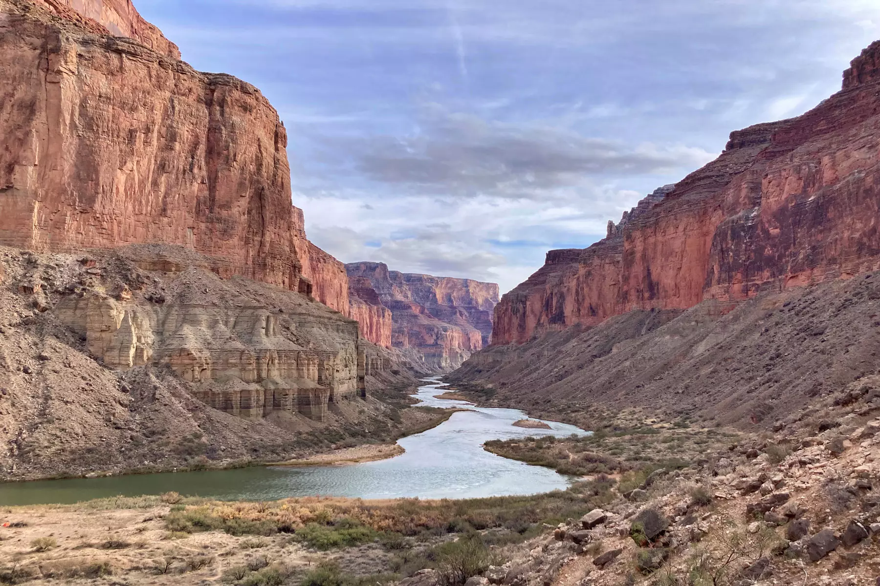 Berakit sungai melalui Grand Canyon semasa Musim Sejuk