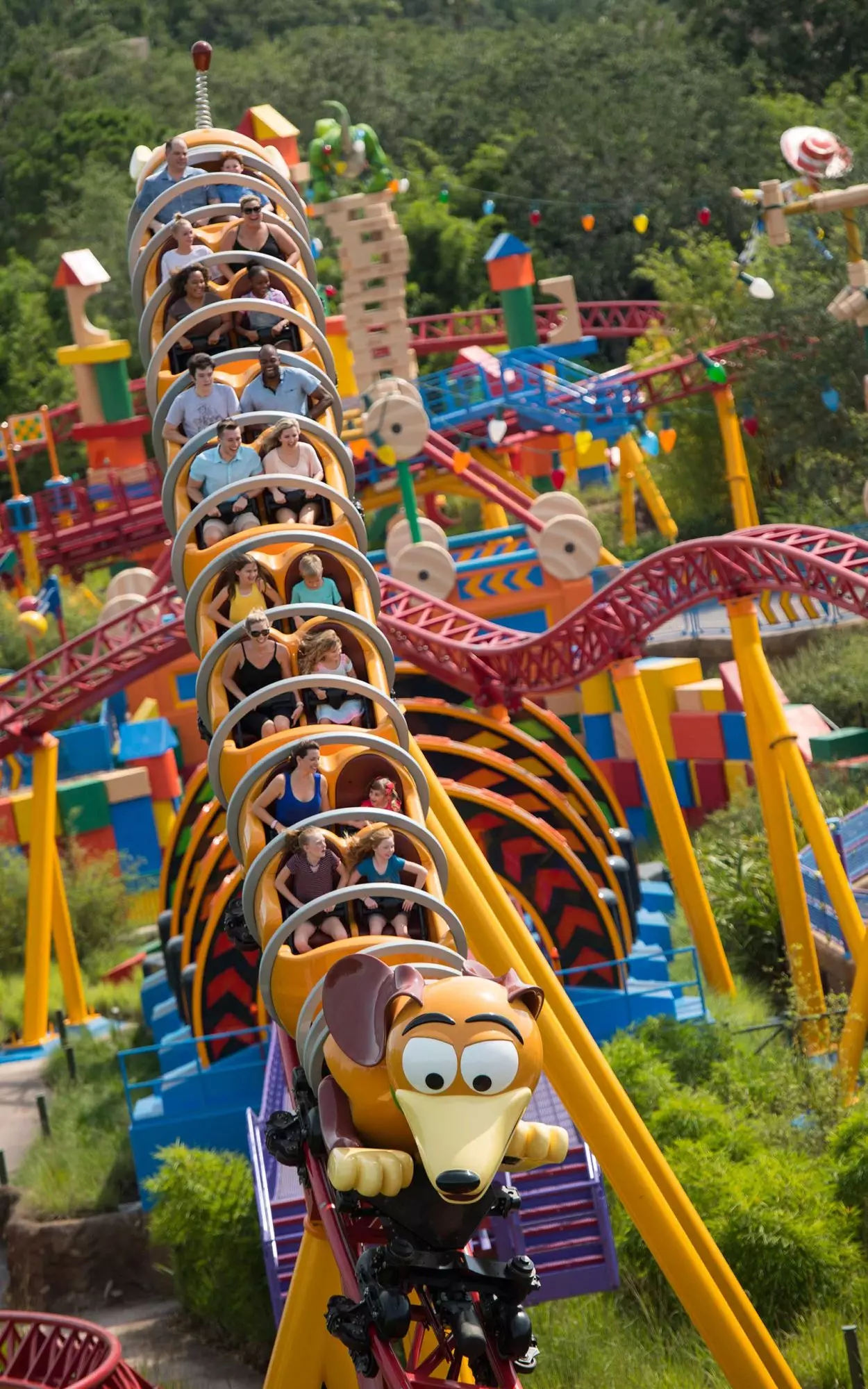 รถไฟเหาะ Slinky Dog Dash ที่ Toy Story Land