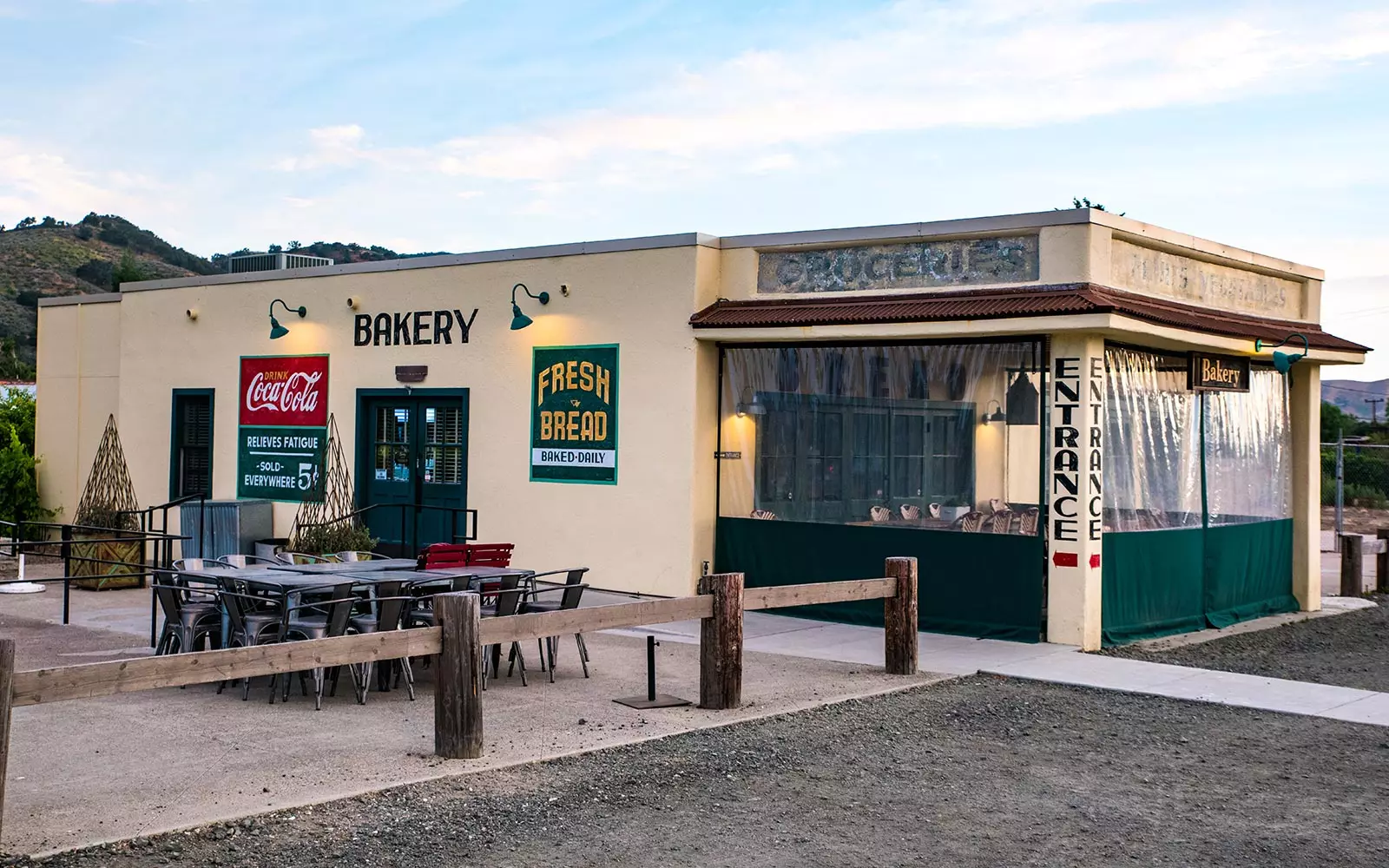 Bob's Well Bread Bakery នៅ Los Alamos រដ្ឋ California