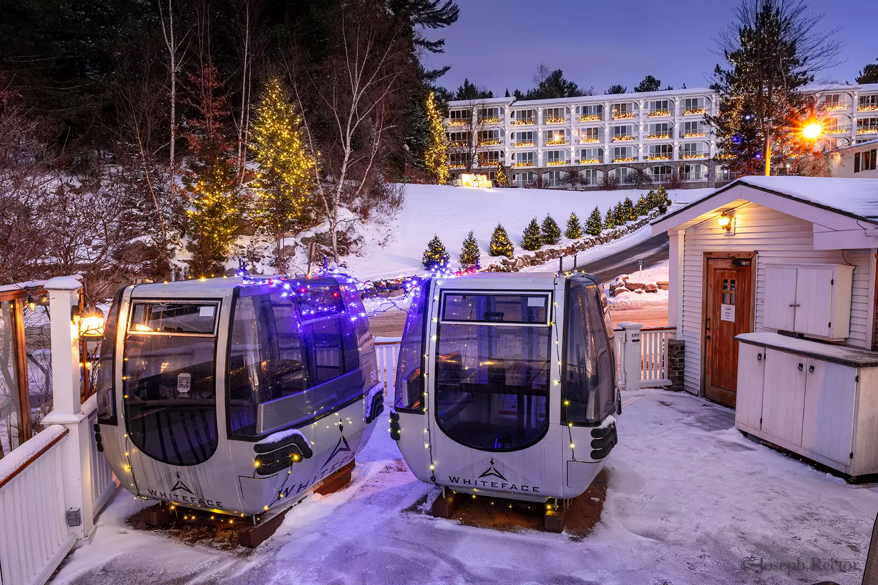 Mirror Lake Inn Resort we Spa-nyň daşyndaky gondolalar