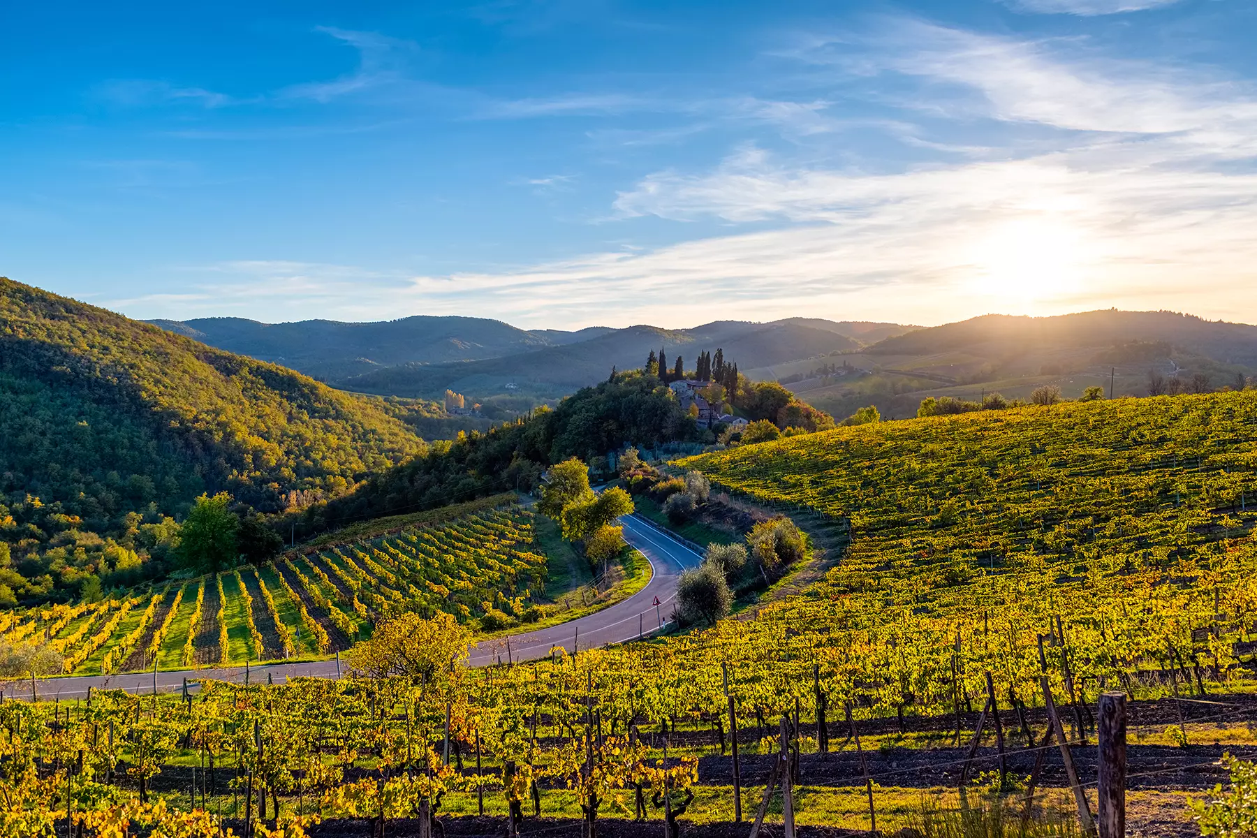 Muuqaalka Tuscany markay qorraxdu dhacdo. Greve gudaha Chianti, Florence, Tuscany