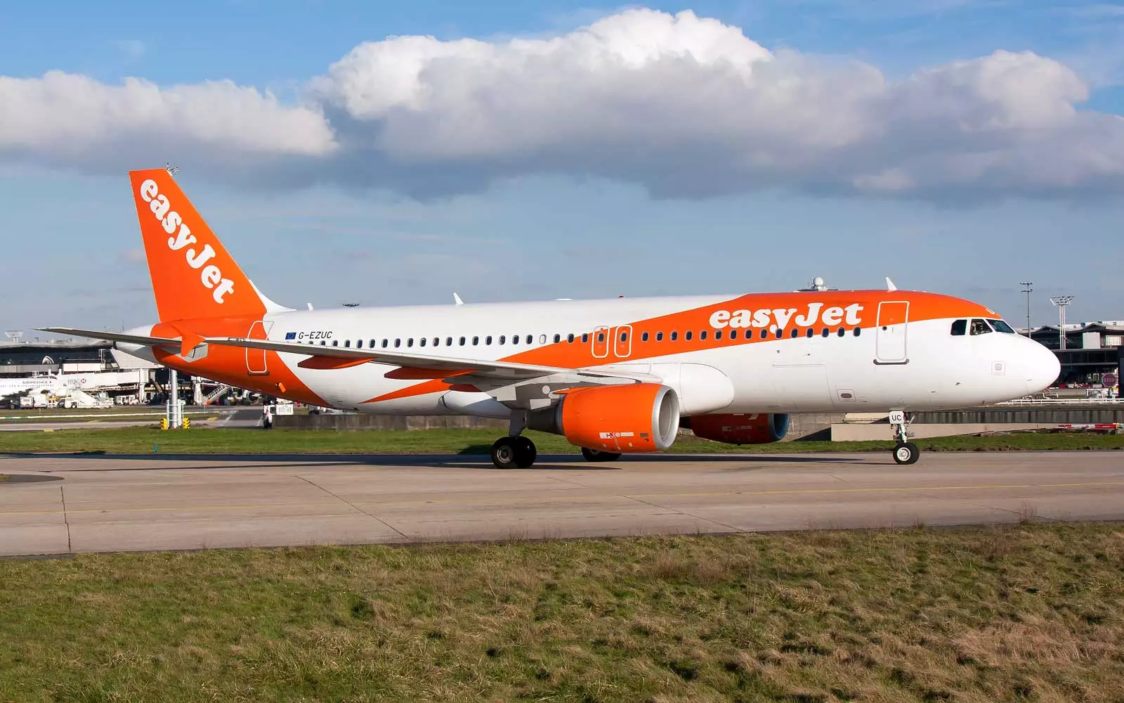 Side view fan in EasyJet fleantúch yn 2018