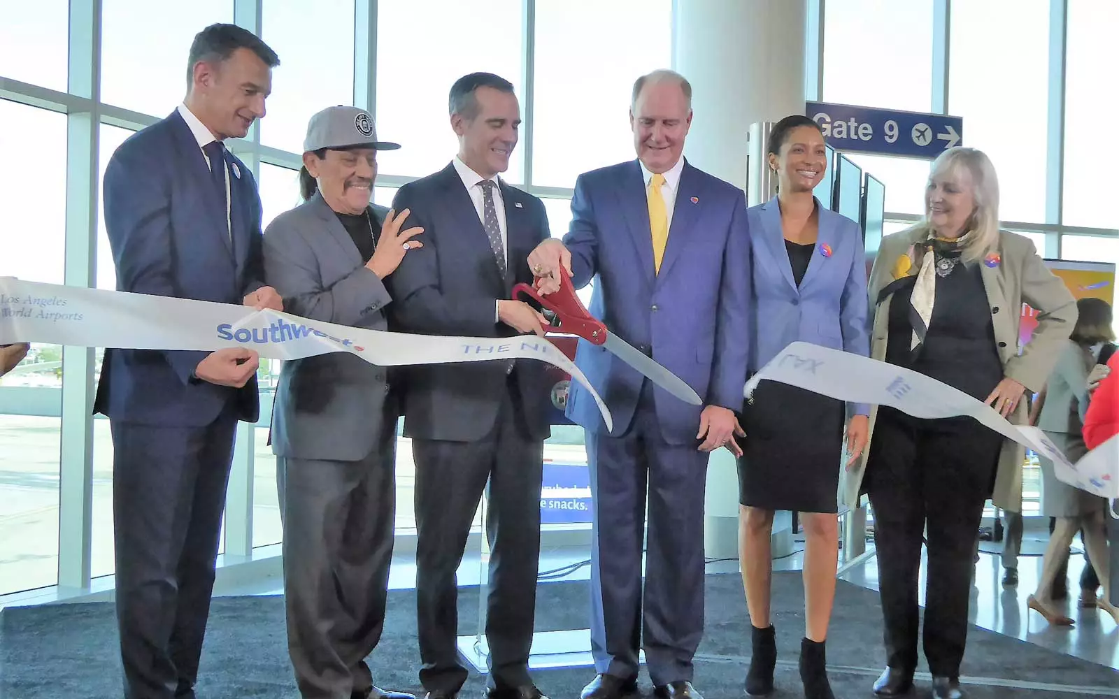 Ceremoniál prestrihnutia pásky na novom juhozápadnom termináli LAX