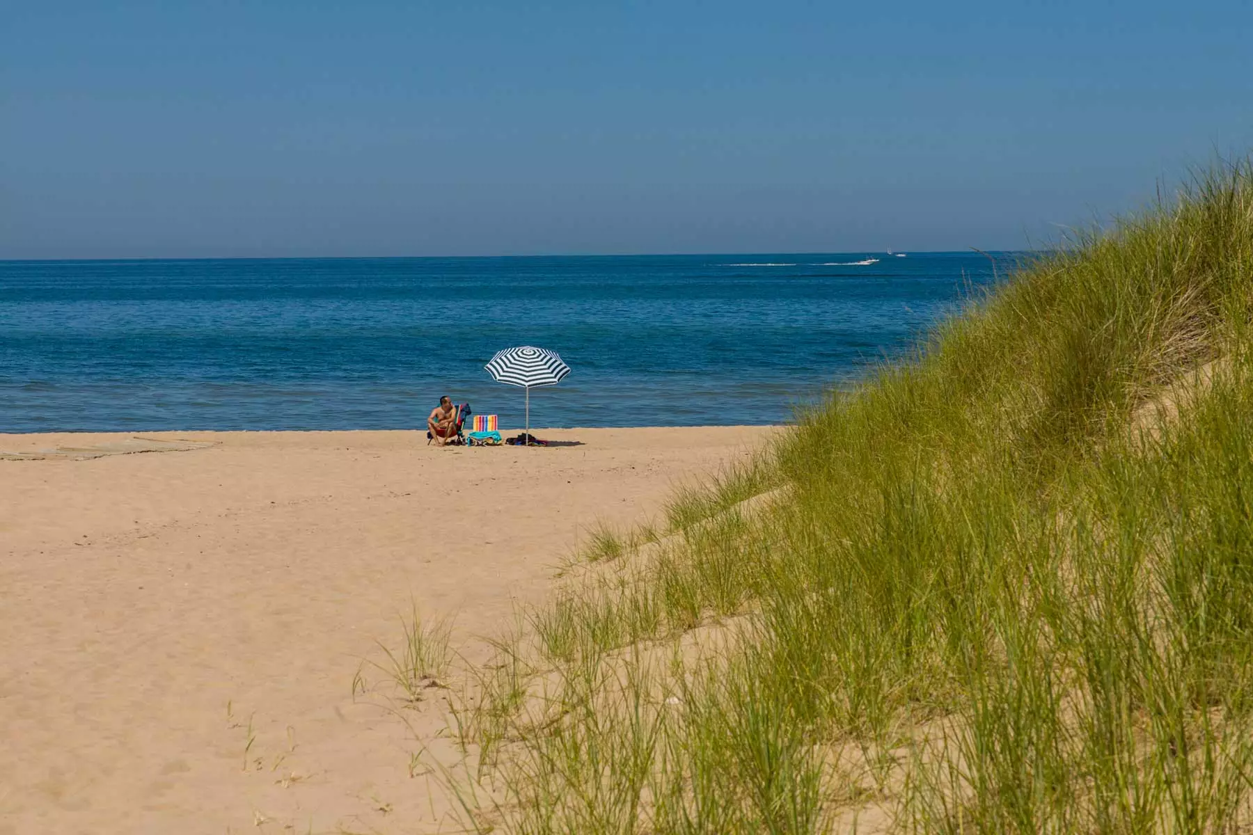 Platja Oval i dunes de sorra al llac Michigan, Saugatuck, Michigan