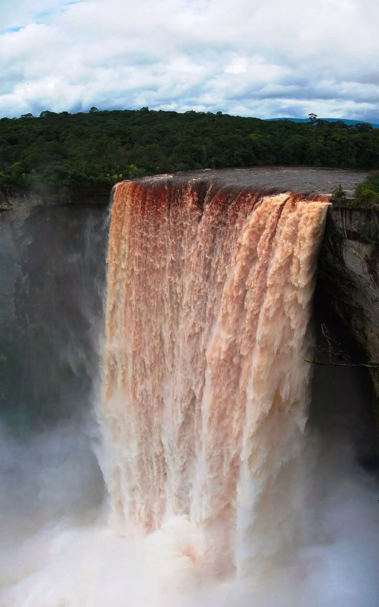 Водоспад Kaieteur, один з найвищих водоспадів у світі, річка Потаро, Гайана