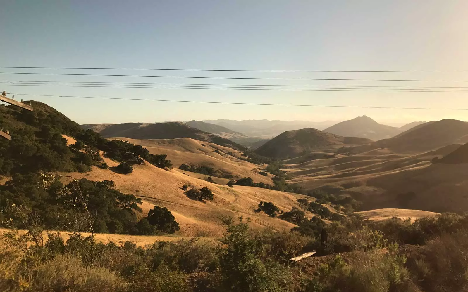 Pacific Coast Highway ndi Amtrak Train