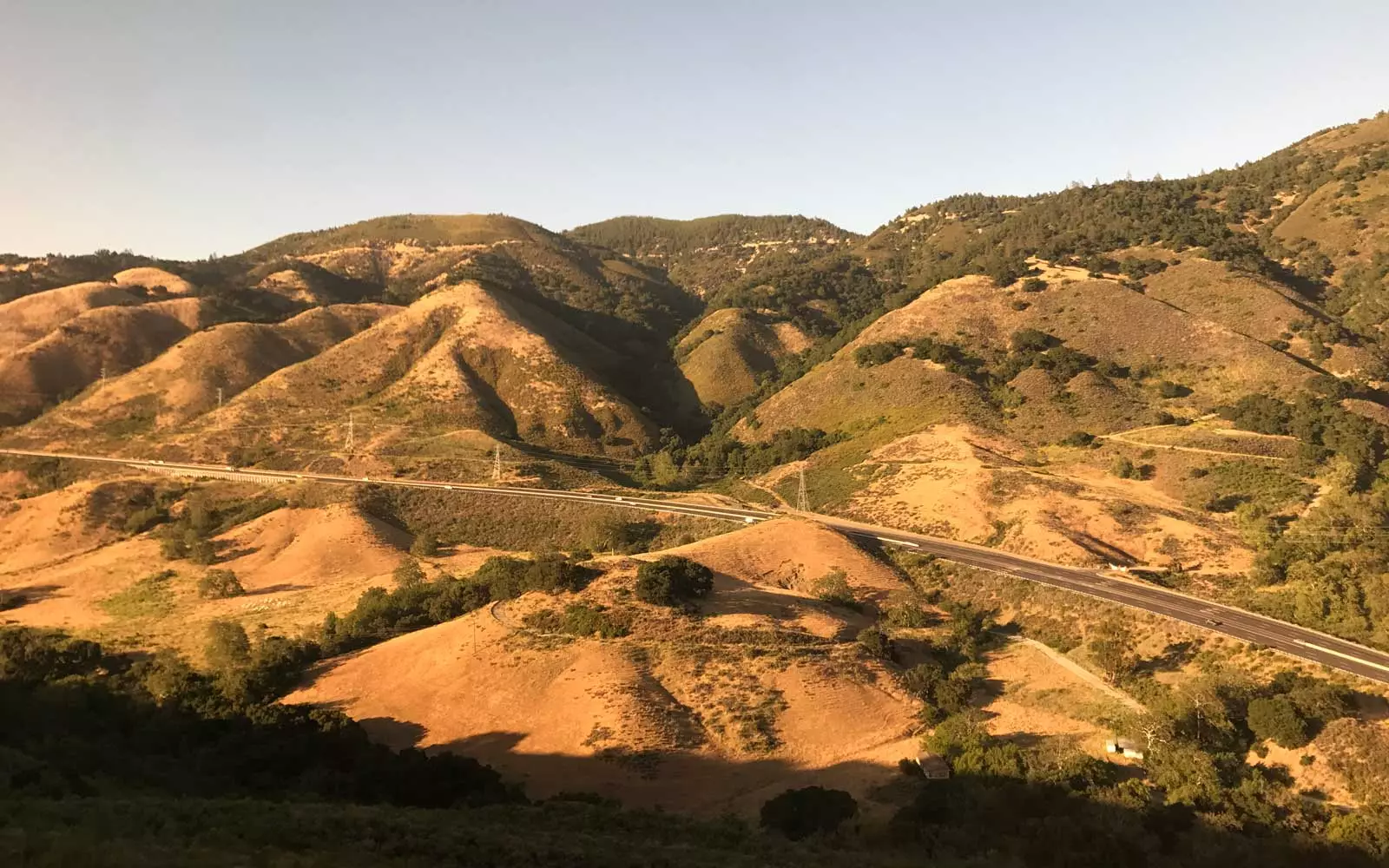 Pacific Coast Highway ndi Amtrak Train