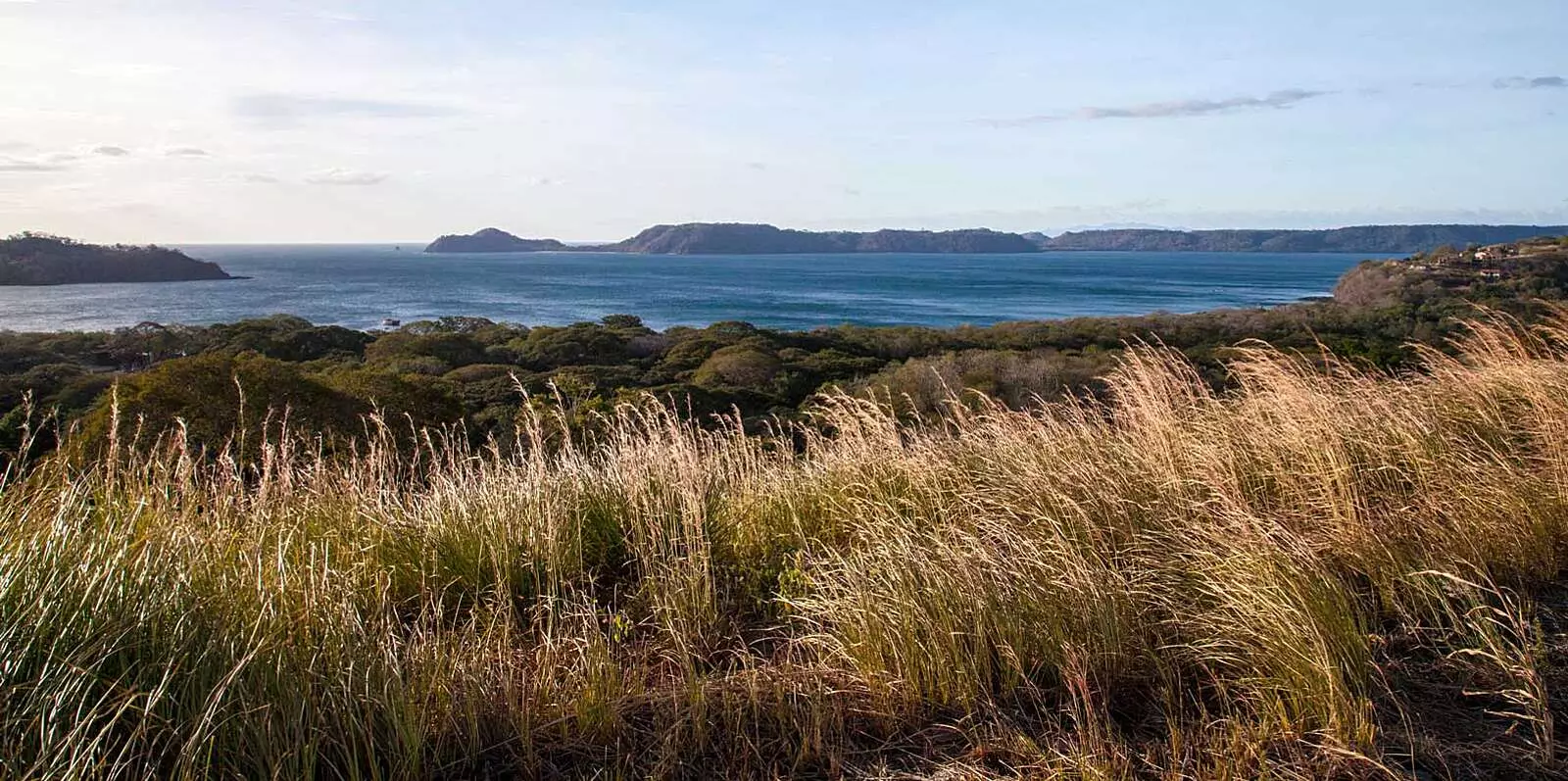 Costa Ricas Halbinsel Papagayo ist die Heimat von Luxusresorts, die nur wenige Kilometer von der weltbesten Seilrutsche entfernt sind