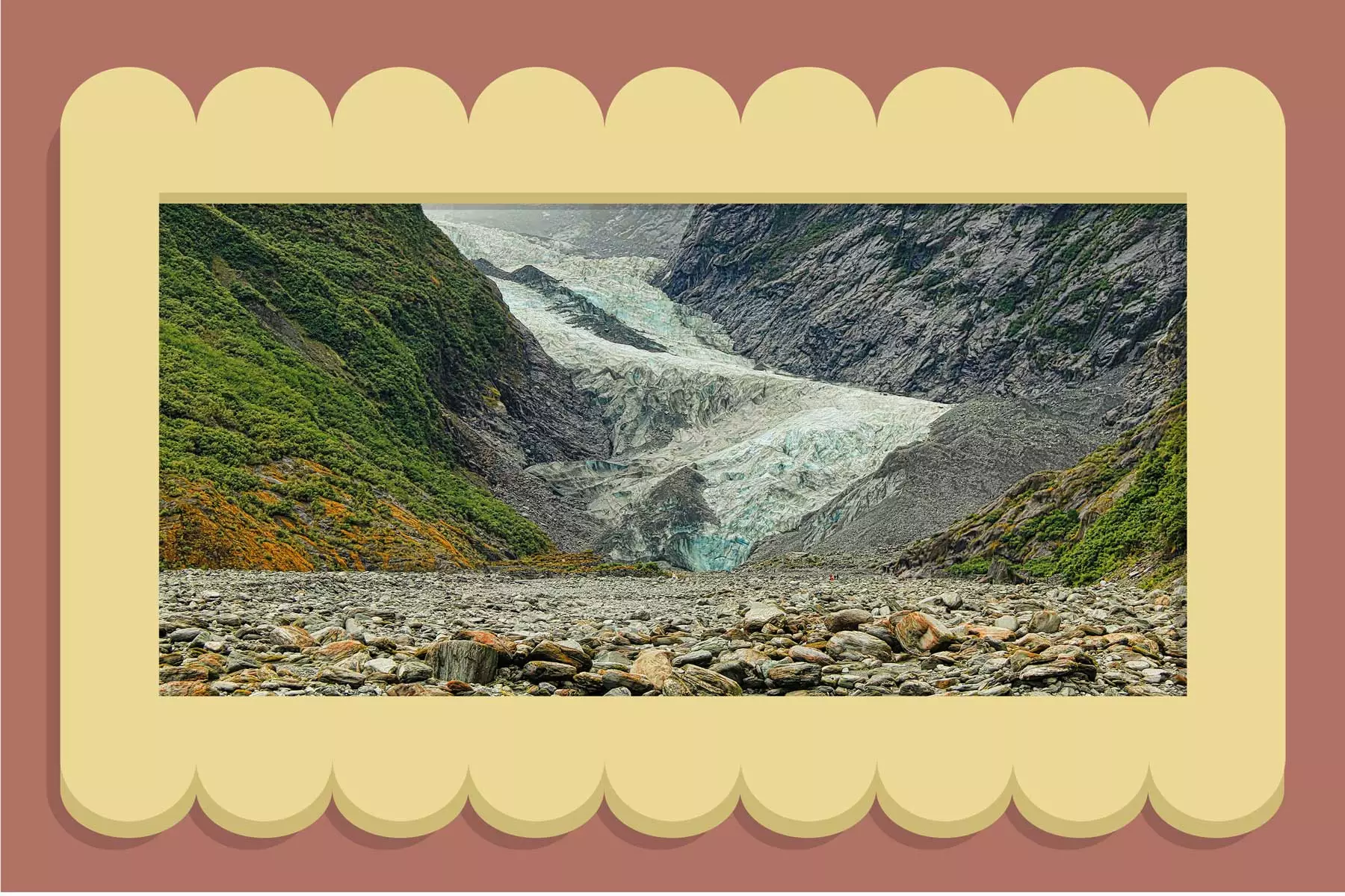 Franz Josef Glacier Li Parka Neteweyî ya Westland Tai Poutini, Zelanda Nû di hundurê çarçoveyek zer de