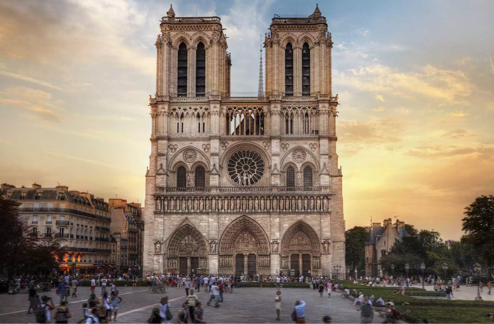 Katedralja Notre Dame, Paris, Francë