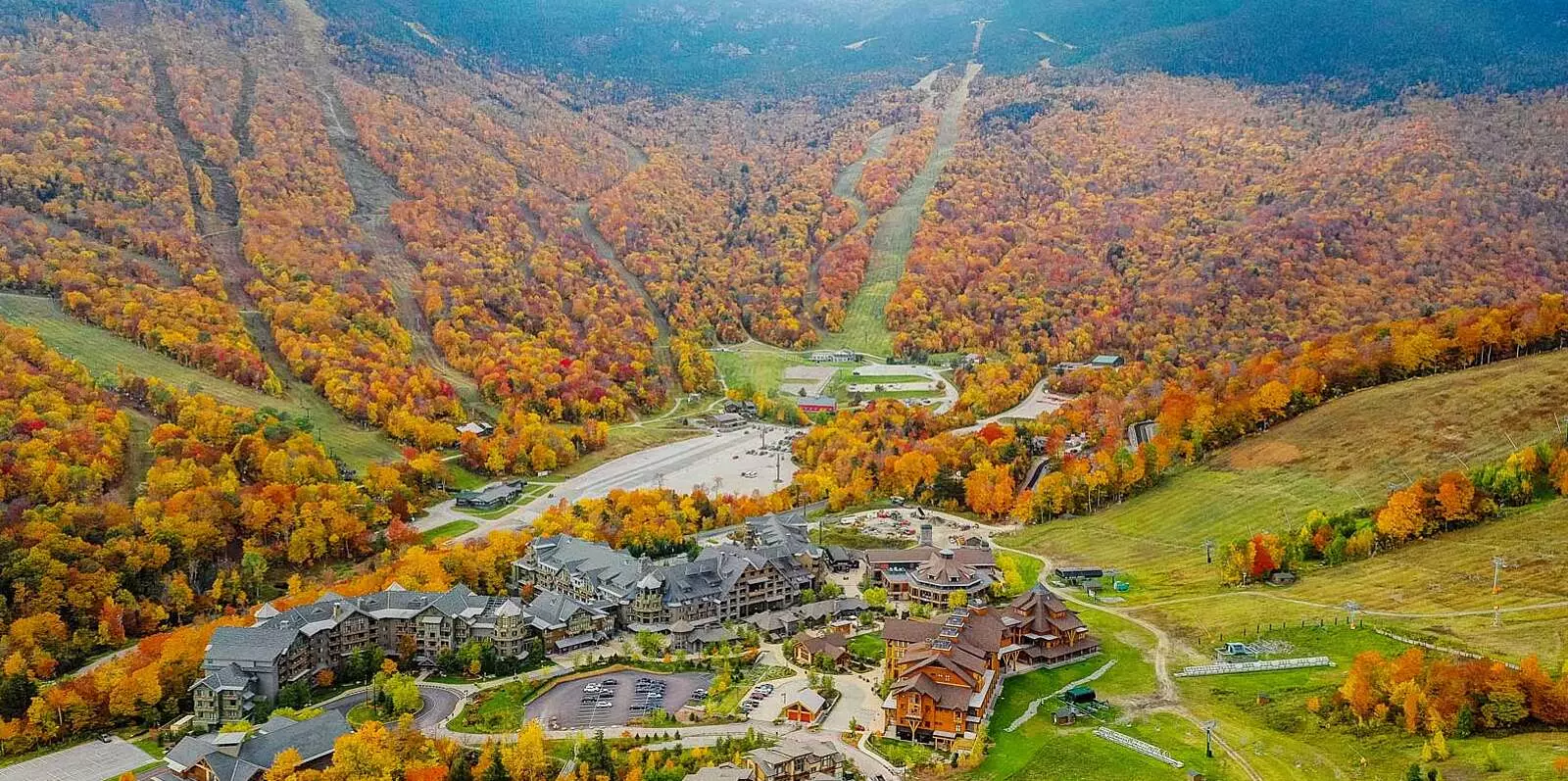 I migliori hotel per le vacanze autunnali con vista sul fogliame autunnale