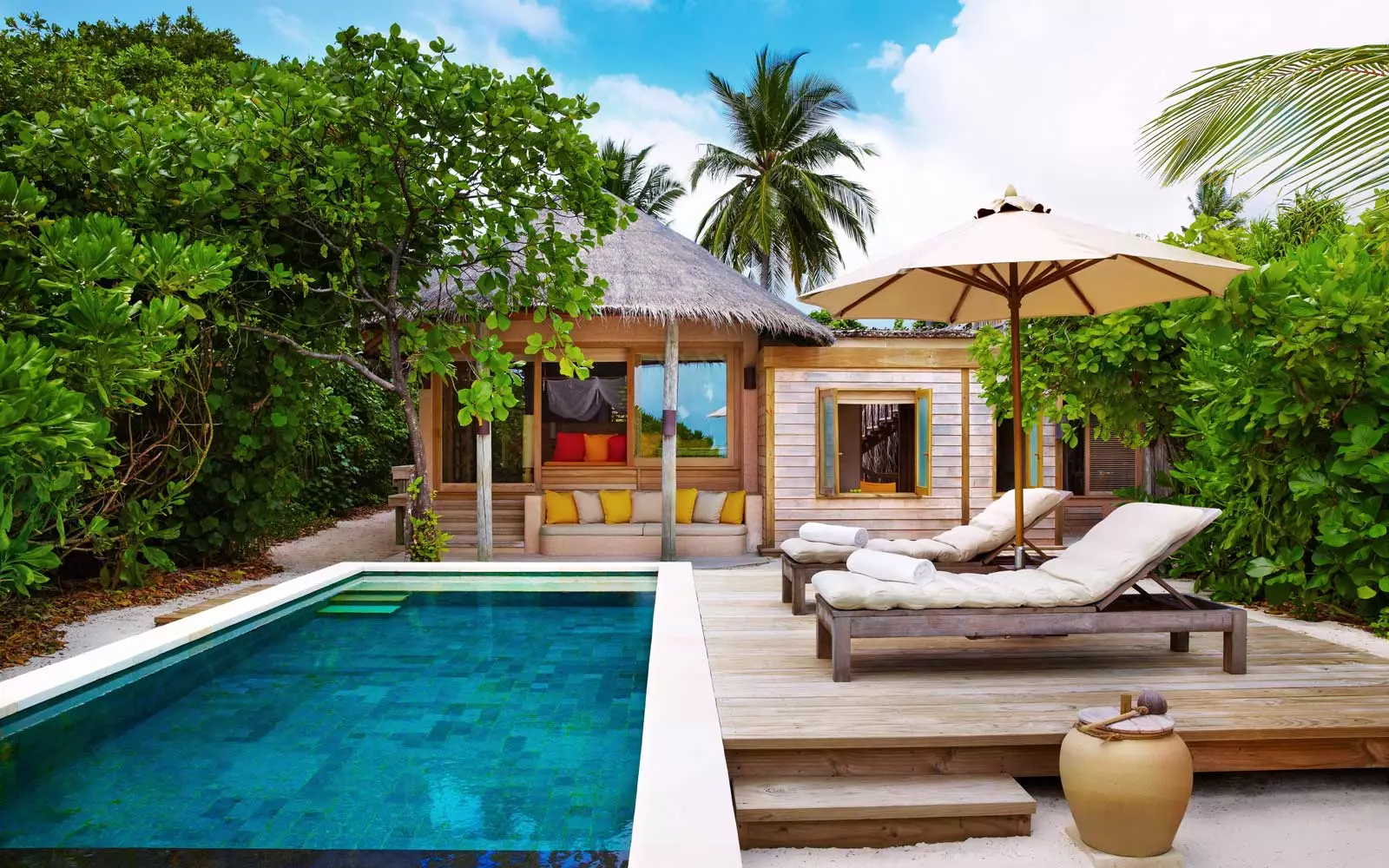 Six Senses Laamu бассейниндеги бассейн