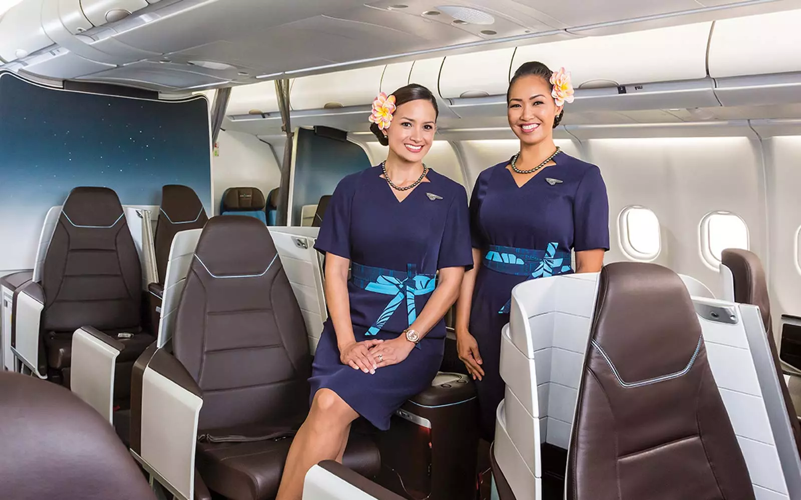 Hawaiian Airlines stewardesser