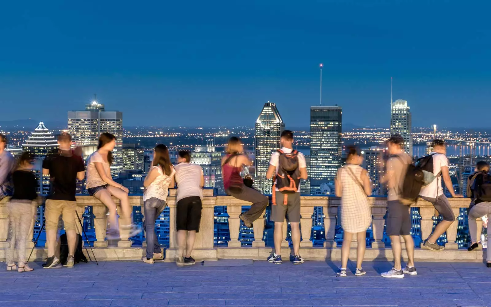 Mont Royal Belvedere-dən Gün batımında Montreal Cityscape