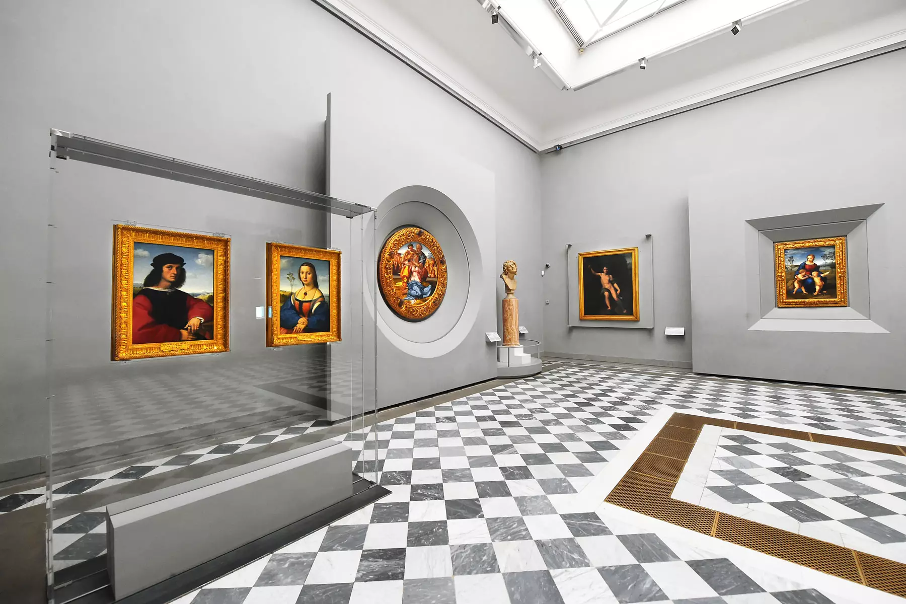 một Gallerie degli Uffizi trống rỗng