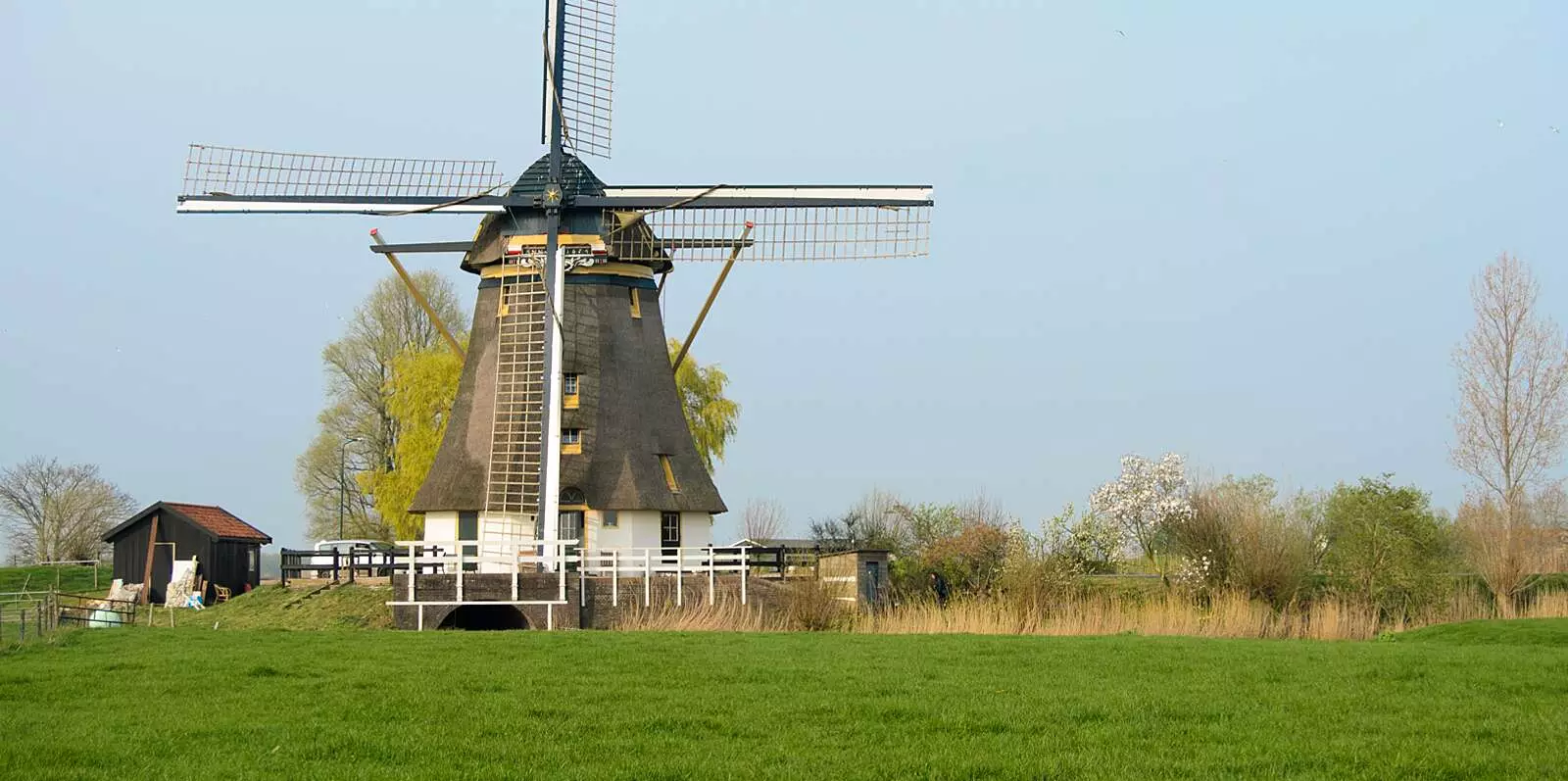 Ова класична холандска ветрењача је заправо шик Аирбнб ван Амстердама