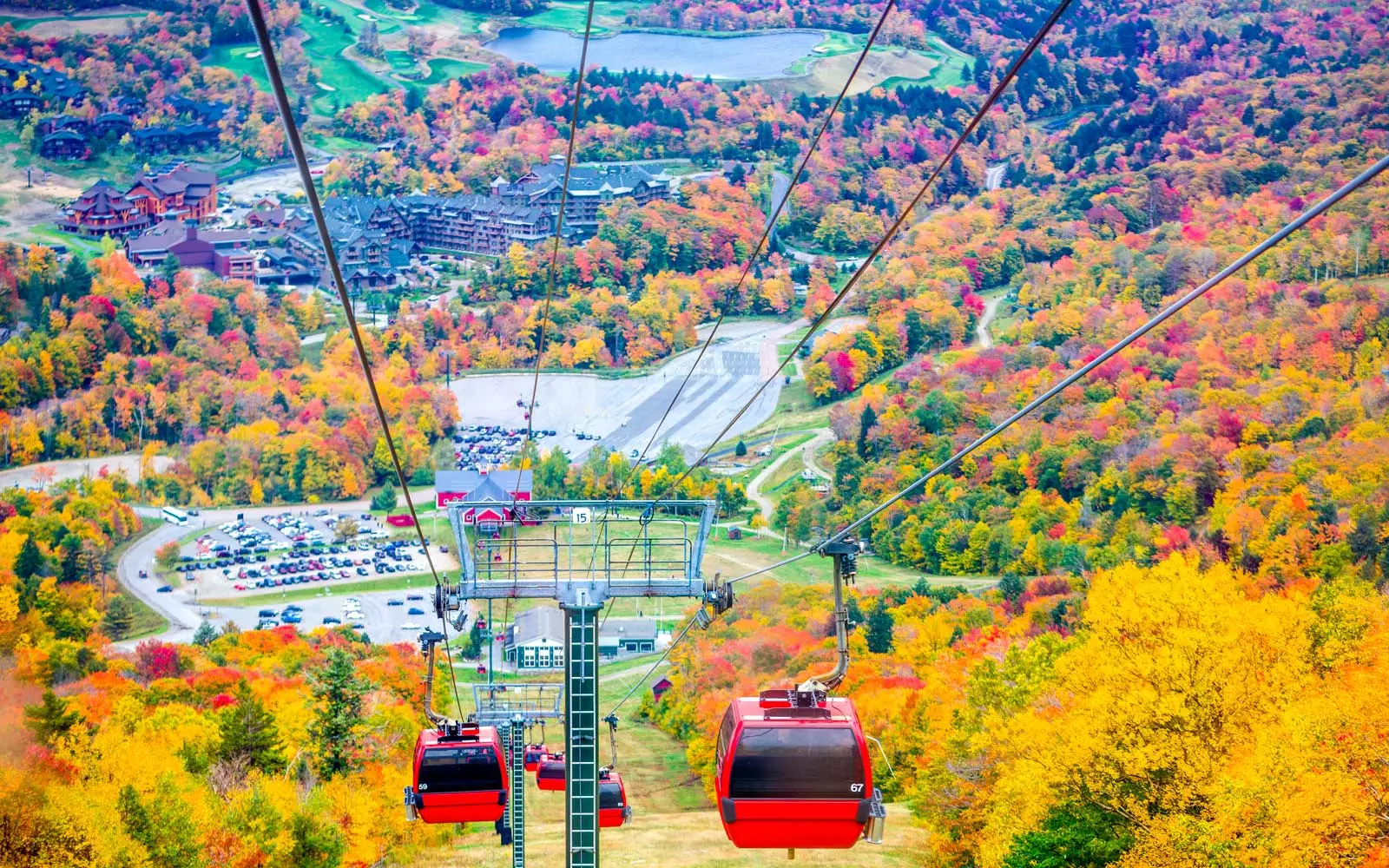 Télécabine dans la région de Stowe Mountain, Vermont, à l'automne