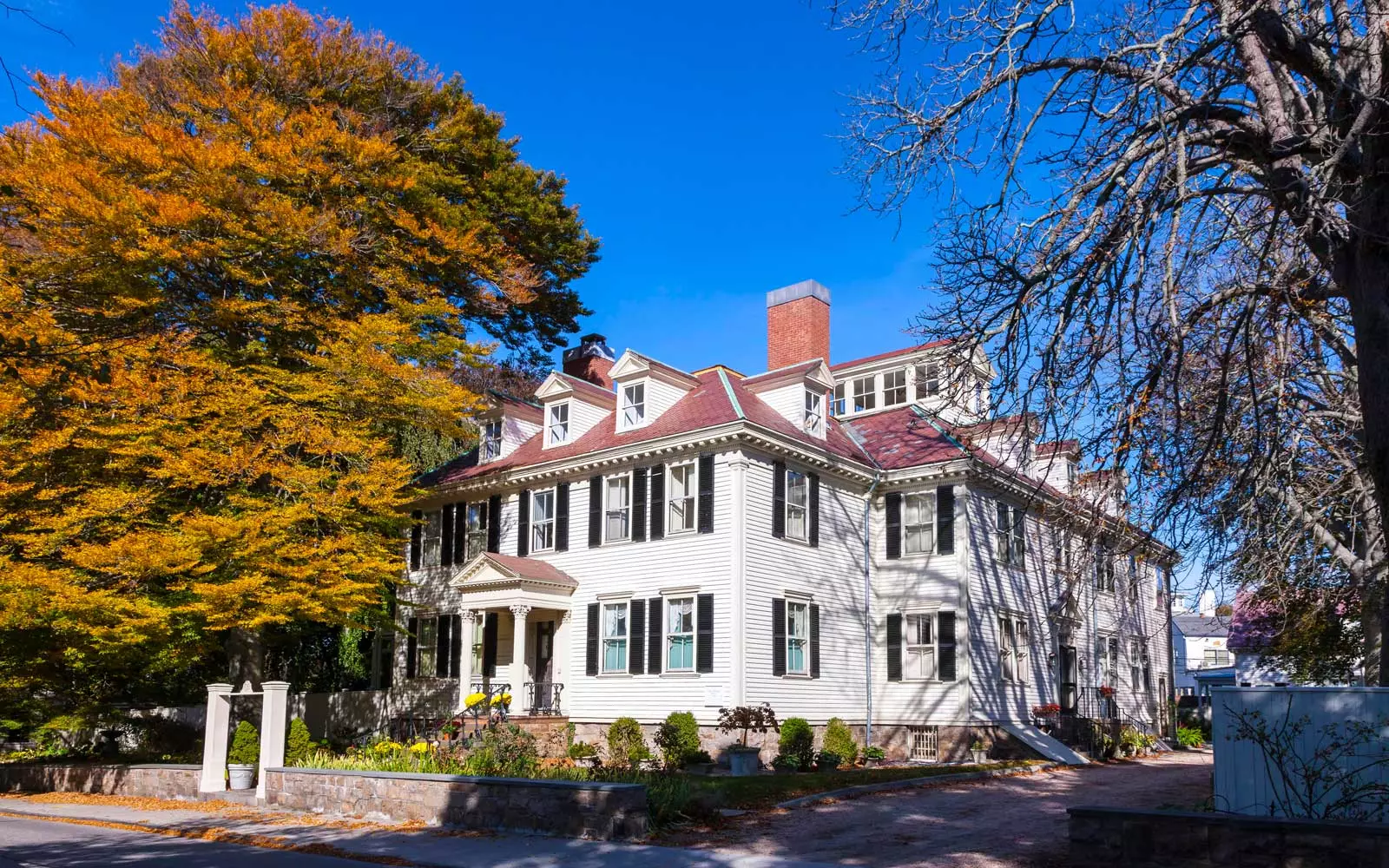 Holzverkleidete Kolonialhäuser aus dem 18. Jahrhundert Newport, Rhode Island, USA