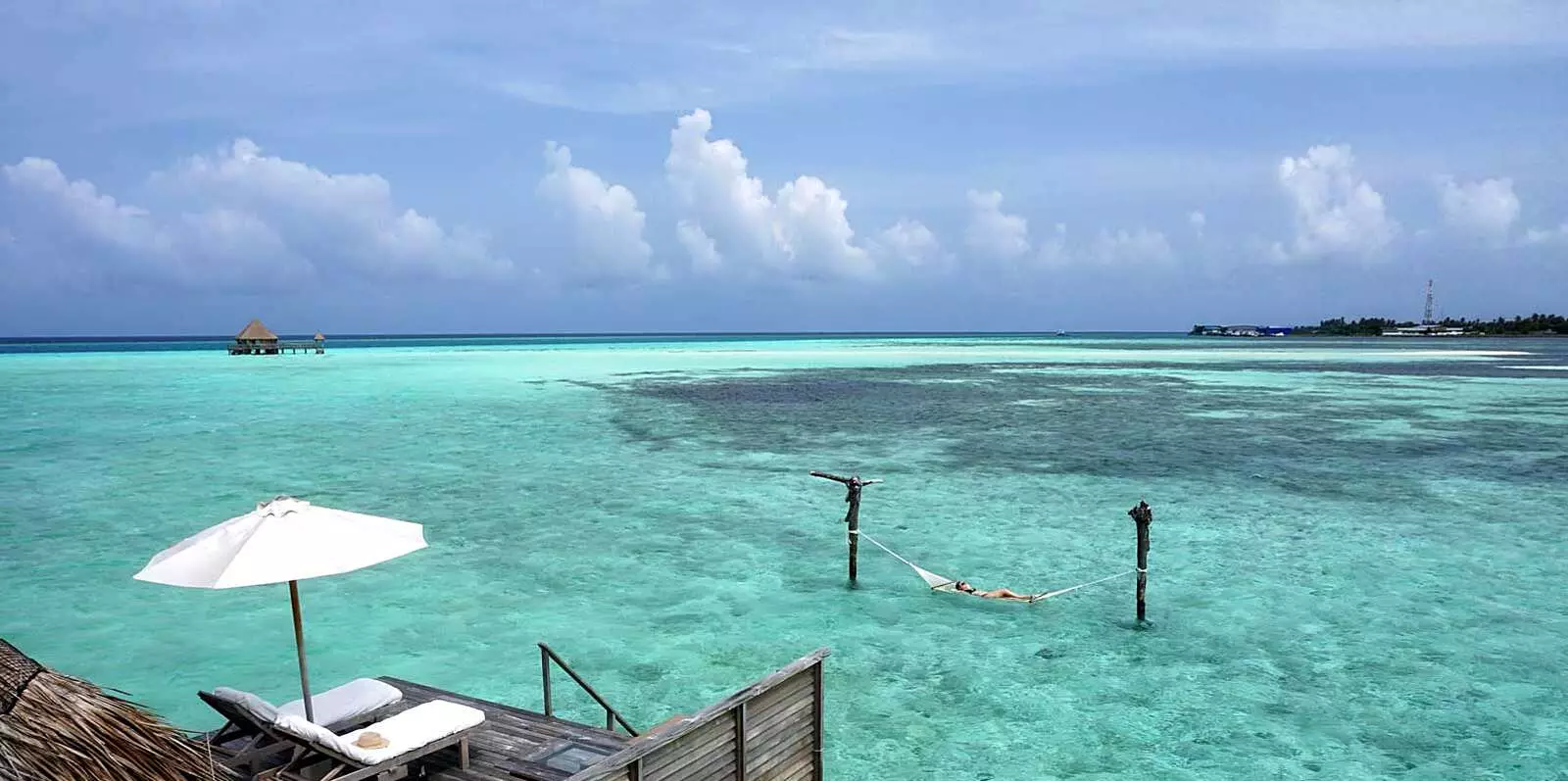 Die beste Maldive-oord vir alleenreisigers - omdat enkellopendes ook van oorwaterbungalows hou