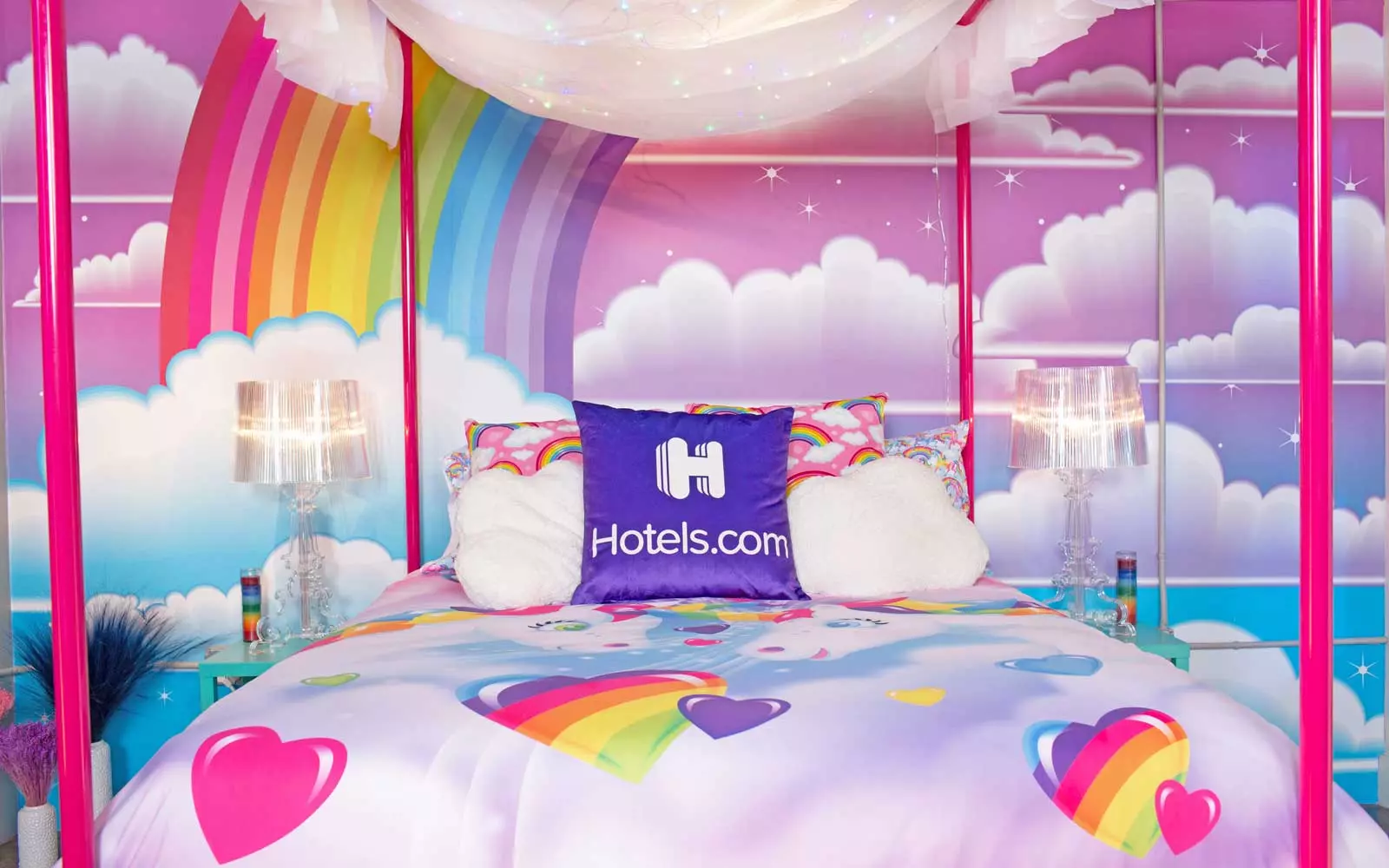 ሊዛ ፍራንክ x Hotels.com