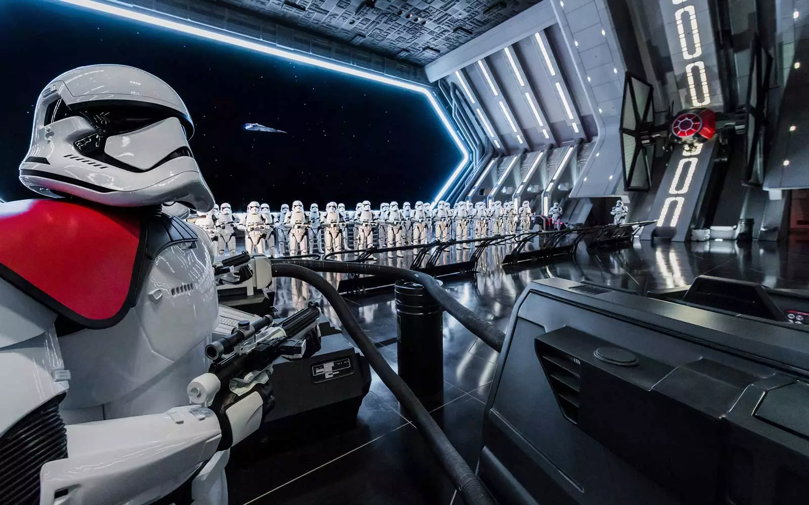 Pliiĝo de la Rezisto: Disney's New Star Wars Ride