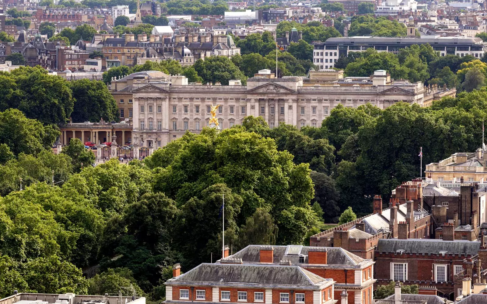 Buckingham-palota London központjában, az Egyesült Királyságban.