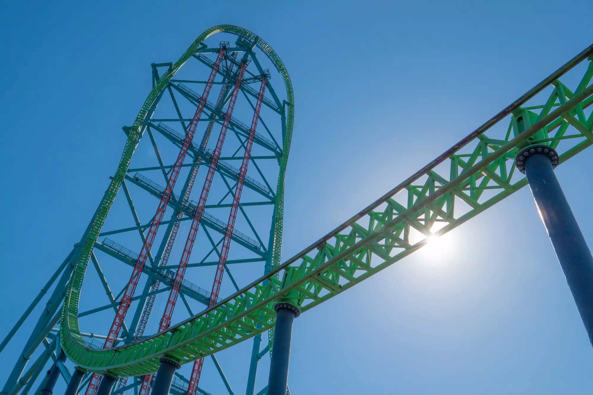 Roller coaster aħdar għoli