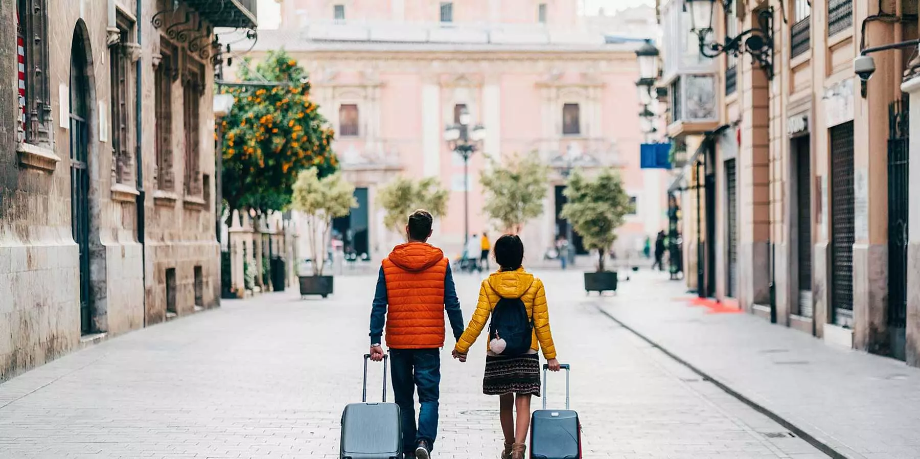 9 Çewtiyên ku Di dema Rêwîtiyê de Wek Couple Xwe Dûr Bikin