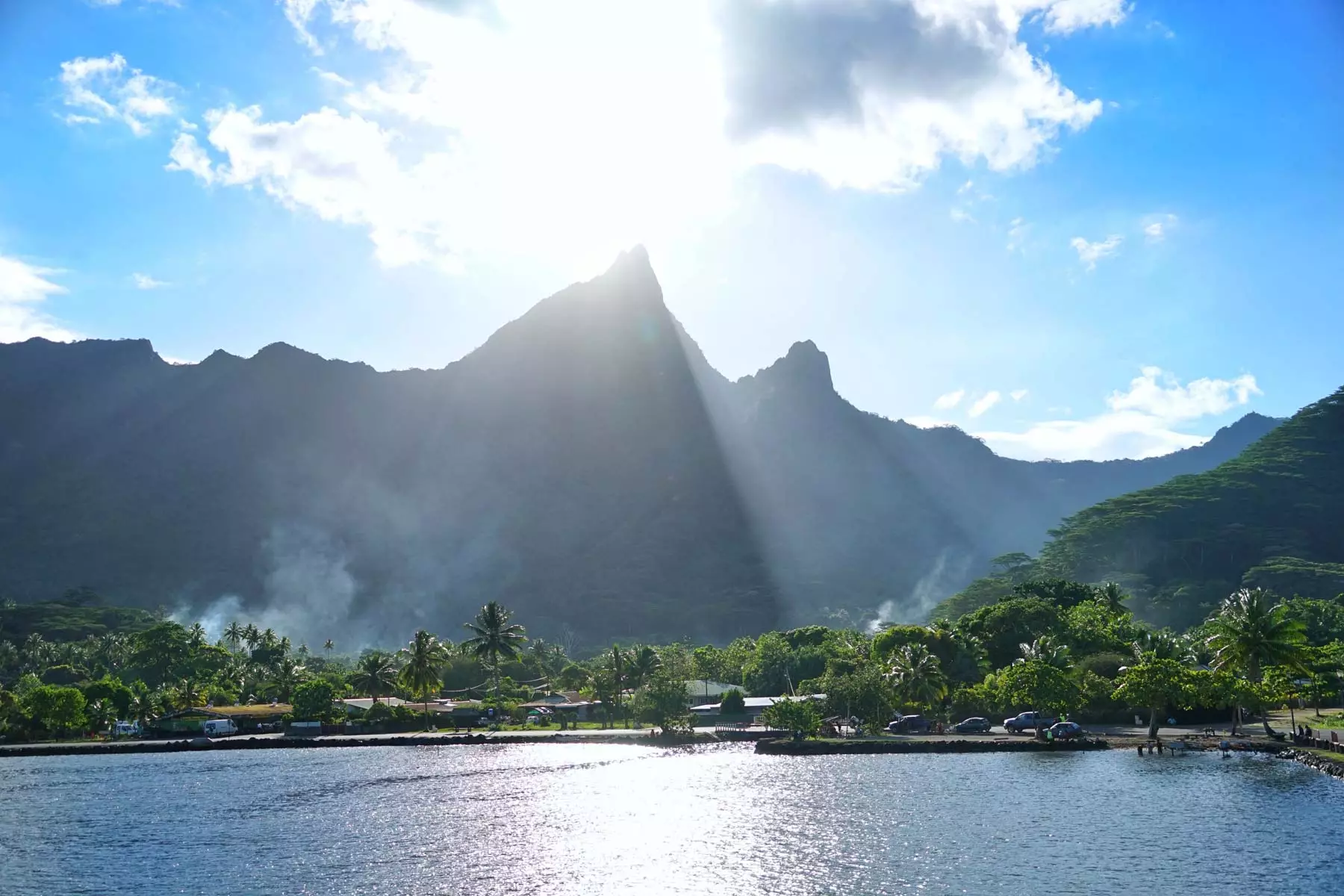 莫雷阿岛上的山峰