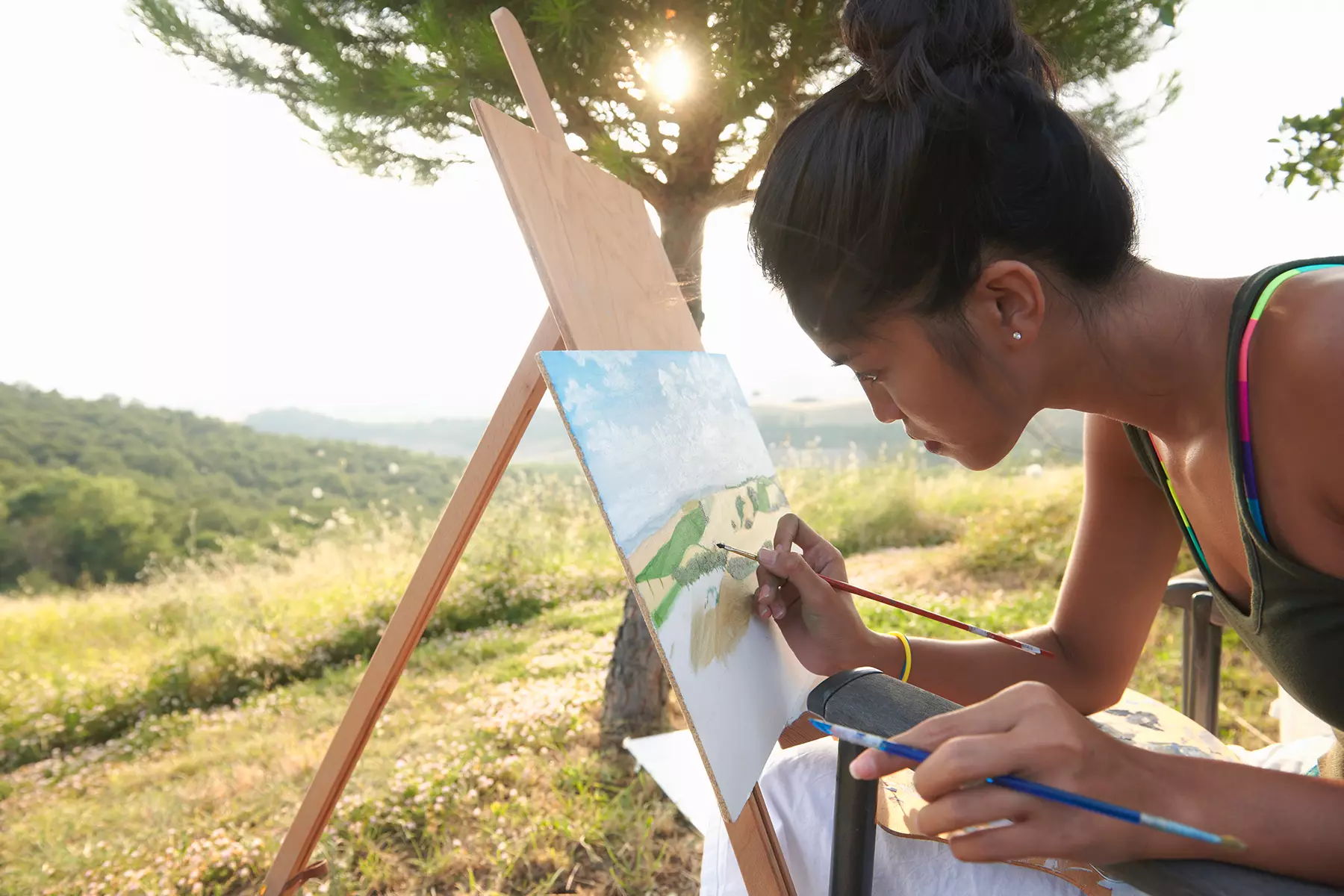 Artista żagħżugħa li tpinġi l-pajsaġġ, Buonconvento, it-Toskana, l-Italja