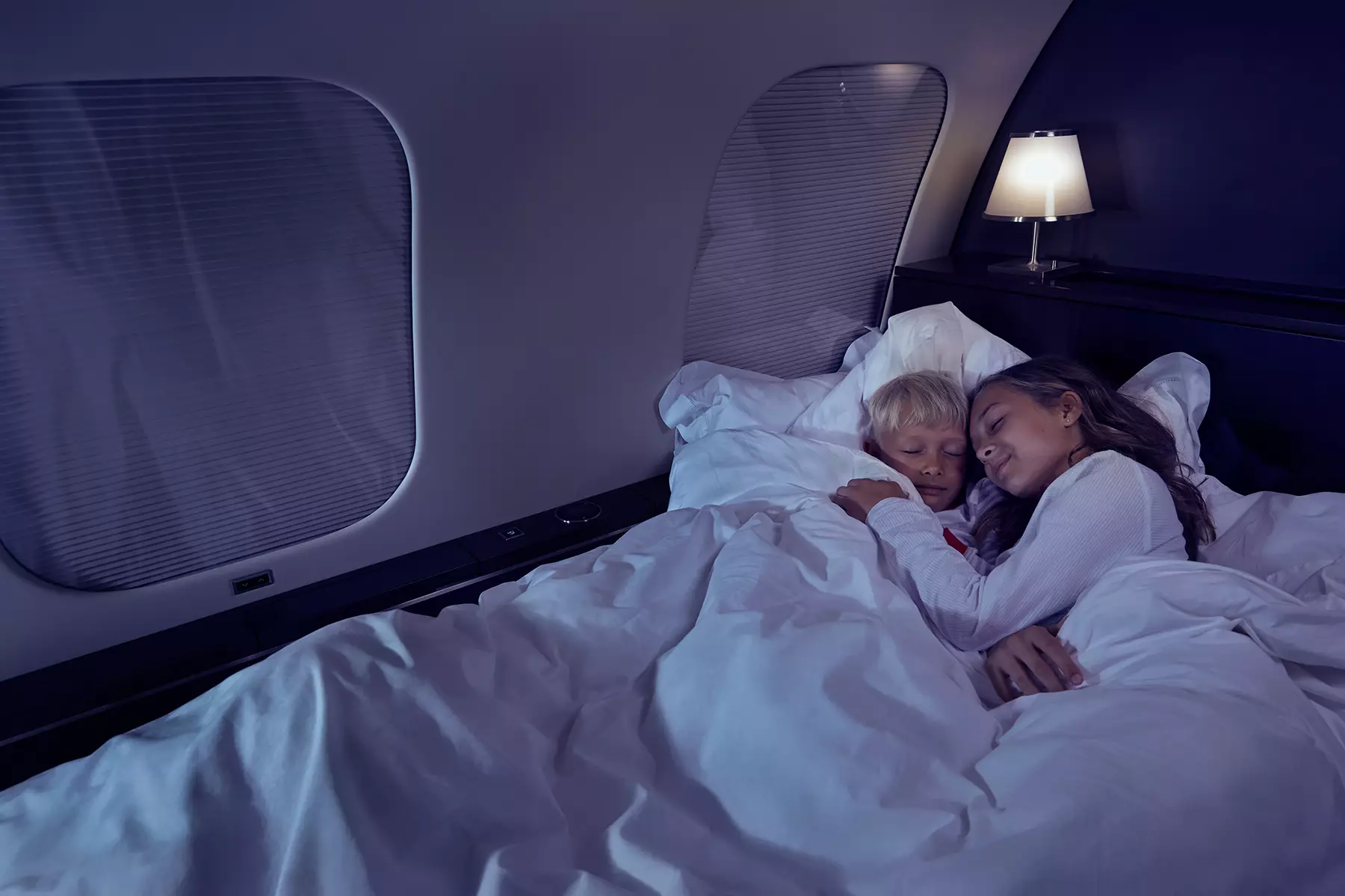 Dzieci śpiące w samolocie VistaJet