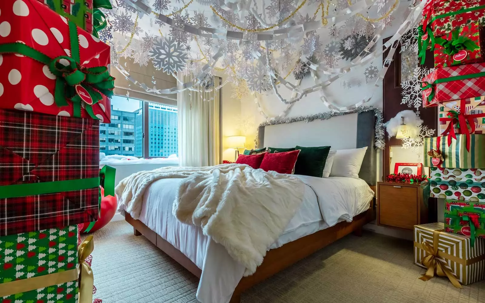 Wyndham New York Elf Holiday Suite