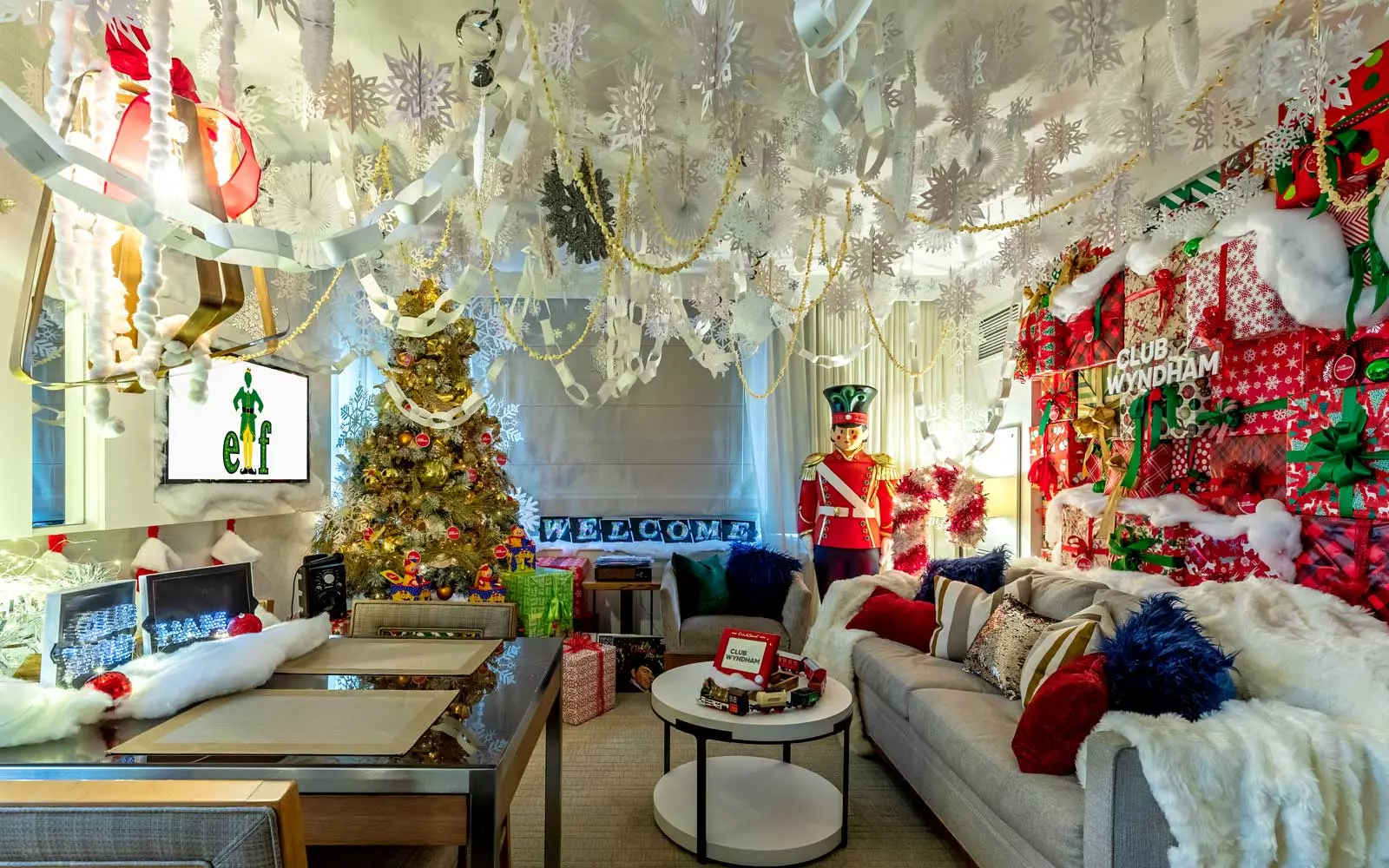 Wyndham New York Elf Holiday Suite