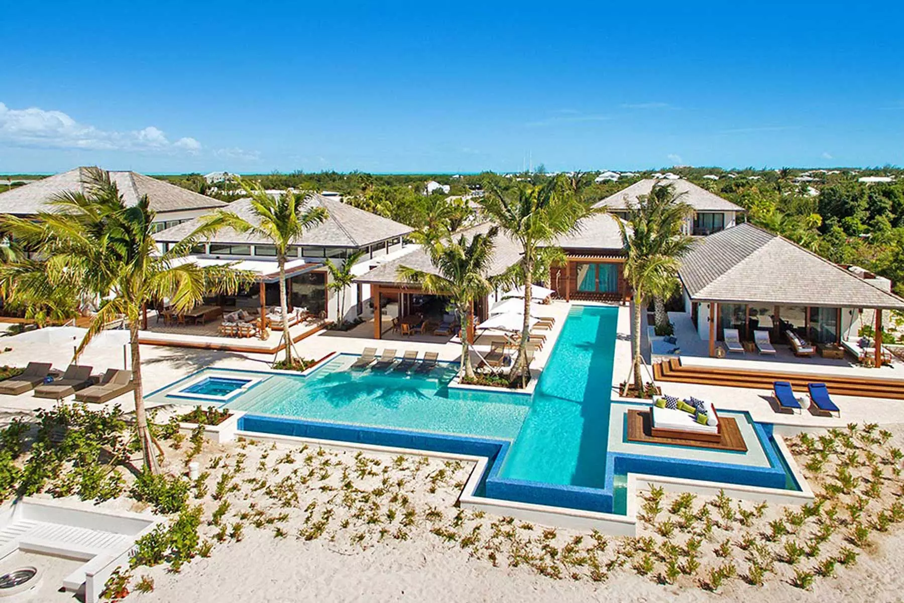 Edge Retreats Hawksbill villas i Turks ma Caicos, nofoaga taugata ma vaaiga matagofie o le sami ma pama.