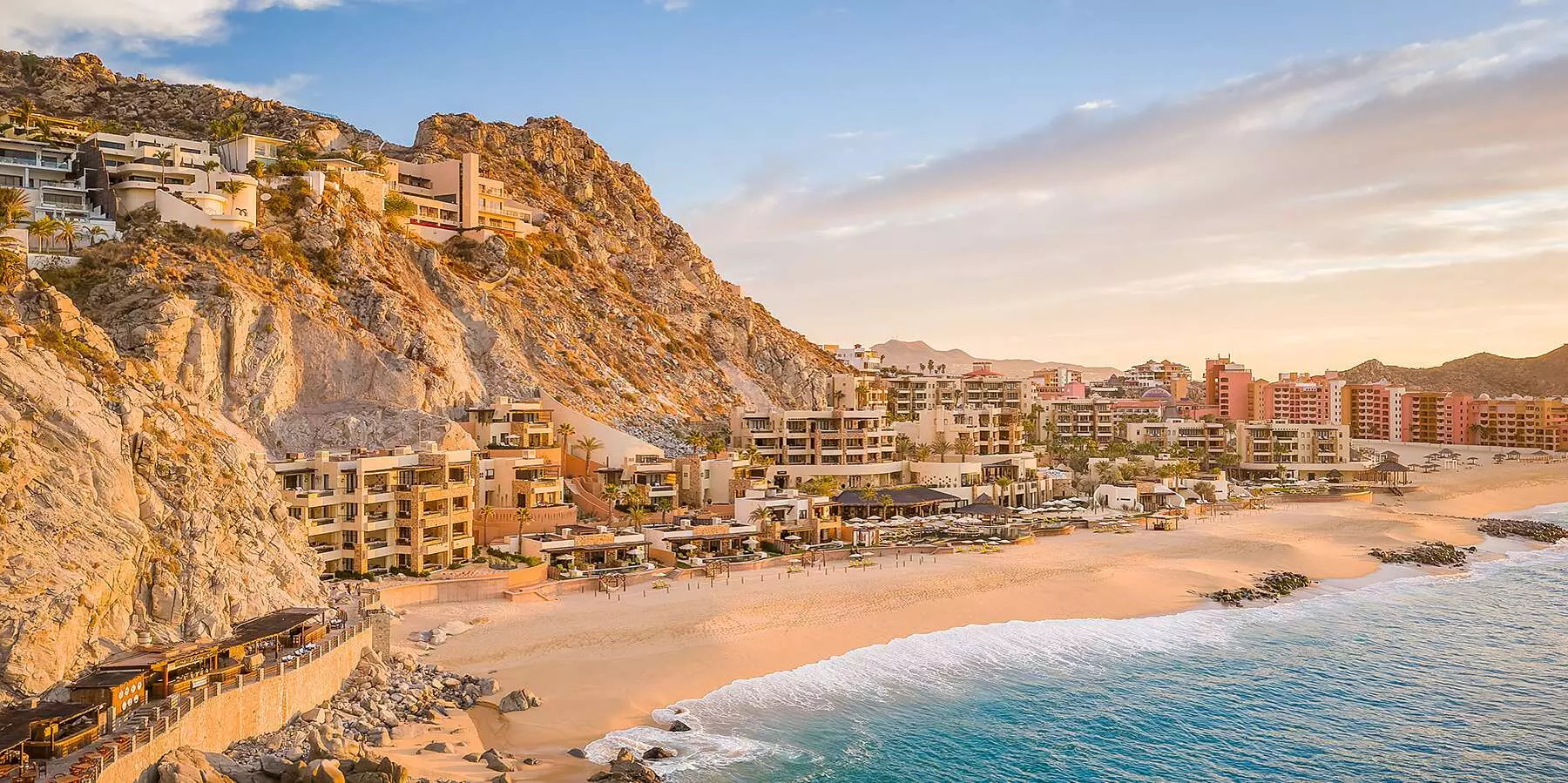 Le Cabo Resort IneBha yeChampagne eBeachfront enoojingi kunye neGuacamole iyure eyonwabileyo - kwaye Ibizwe ngokuba yenye yeeHotele eziGqwesileyo eHlabathini.