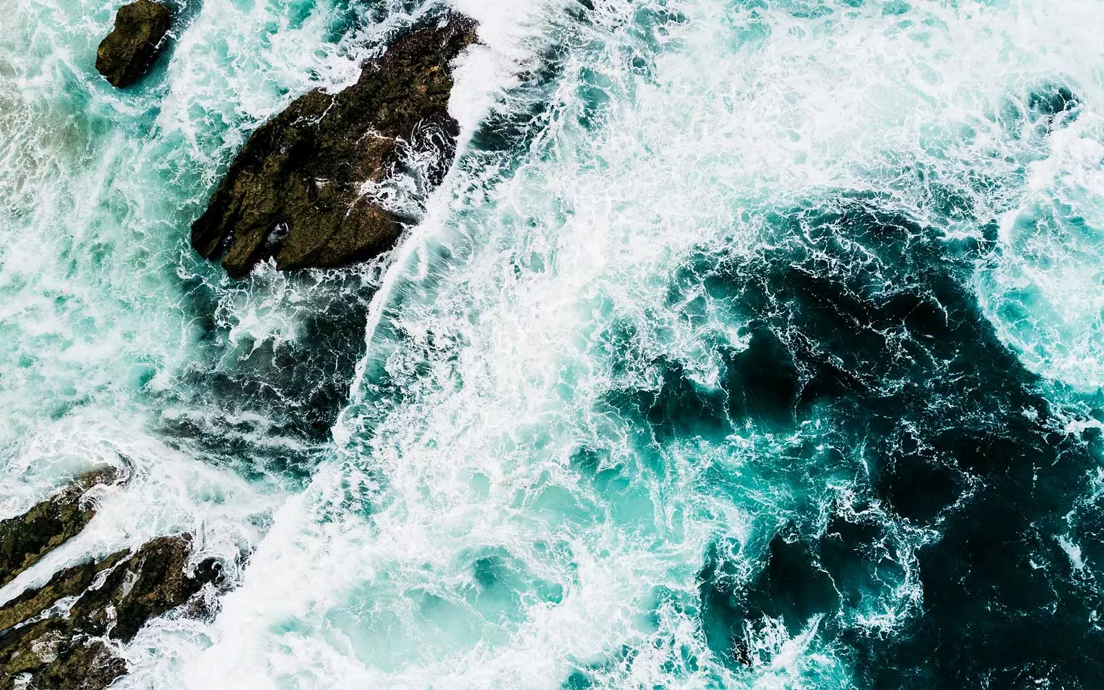 Vag yo tonbe sou plaj La Jolla, nan San Diego, Kalifòni